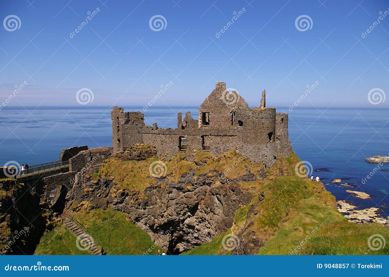 Castillo de Dunluce imagen de archivo. Imagen de azul - 9048857