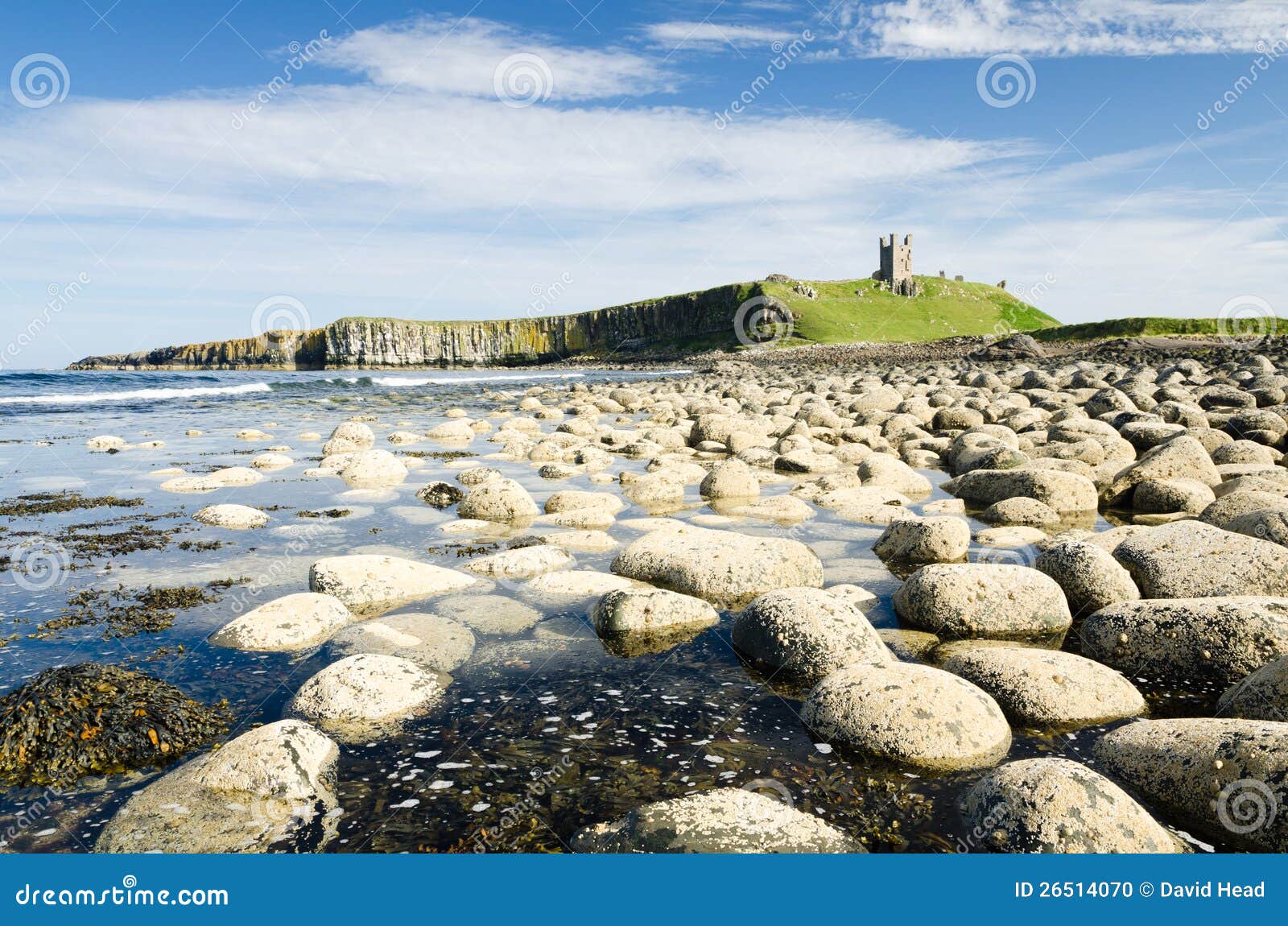 Castillo de Dunstanburgh foto de archivo. Imagen de costero - 26514070
