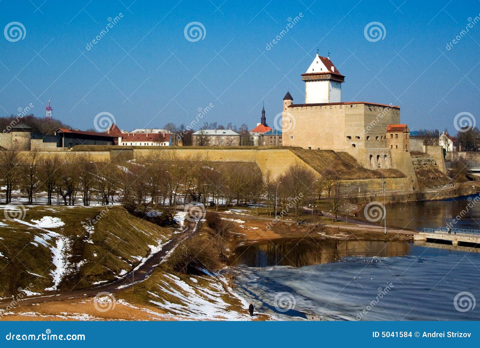 Castillo de Herman. foto de archivo. Imagen de oriente - 5041584