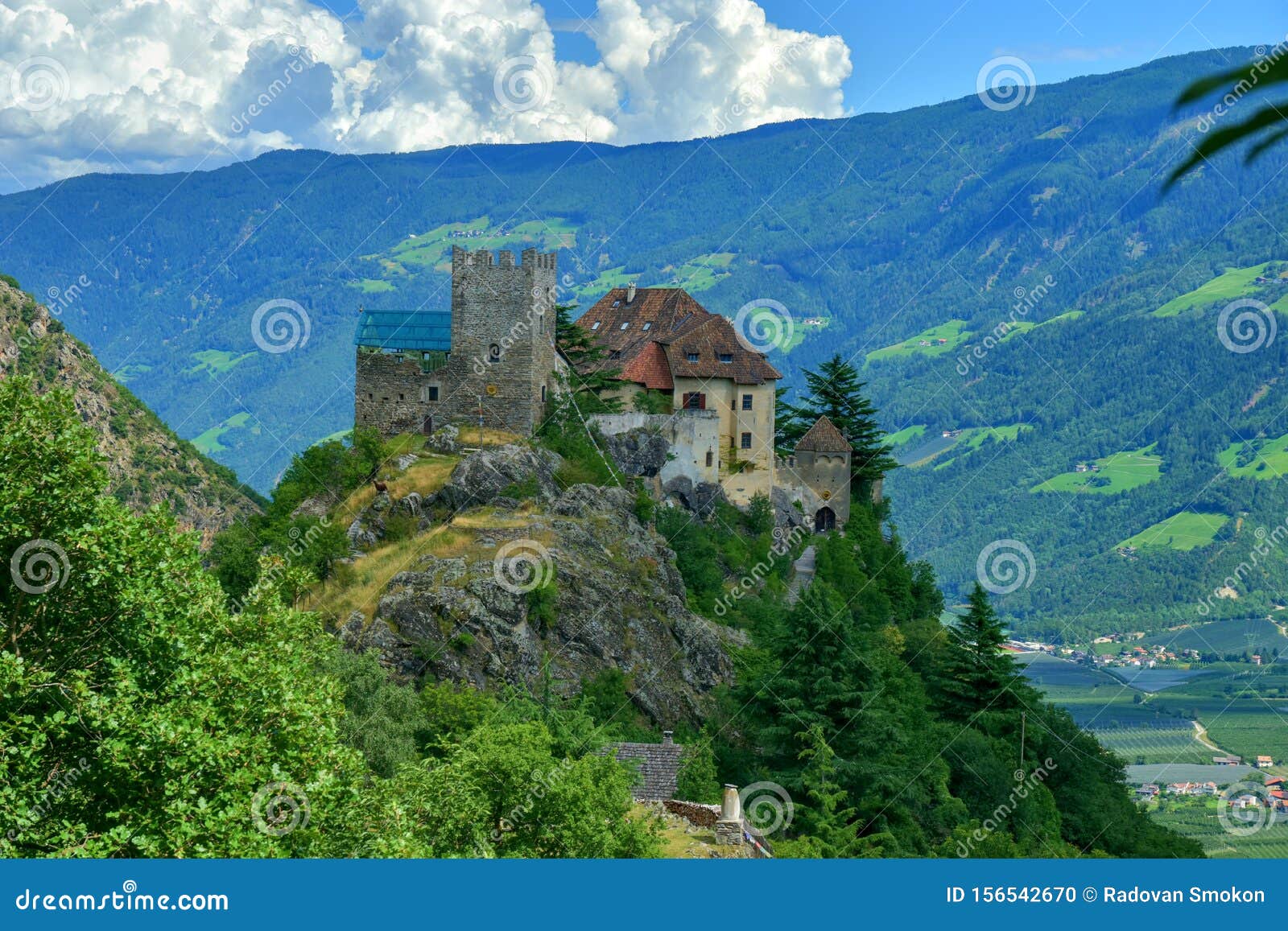 Castillo De Juval, Juvale, Italia Foto de archivo - Imagen de italia ...