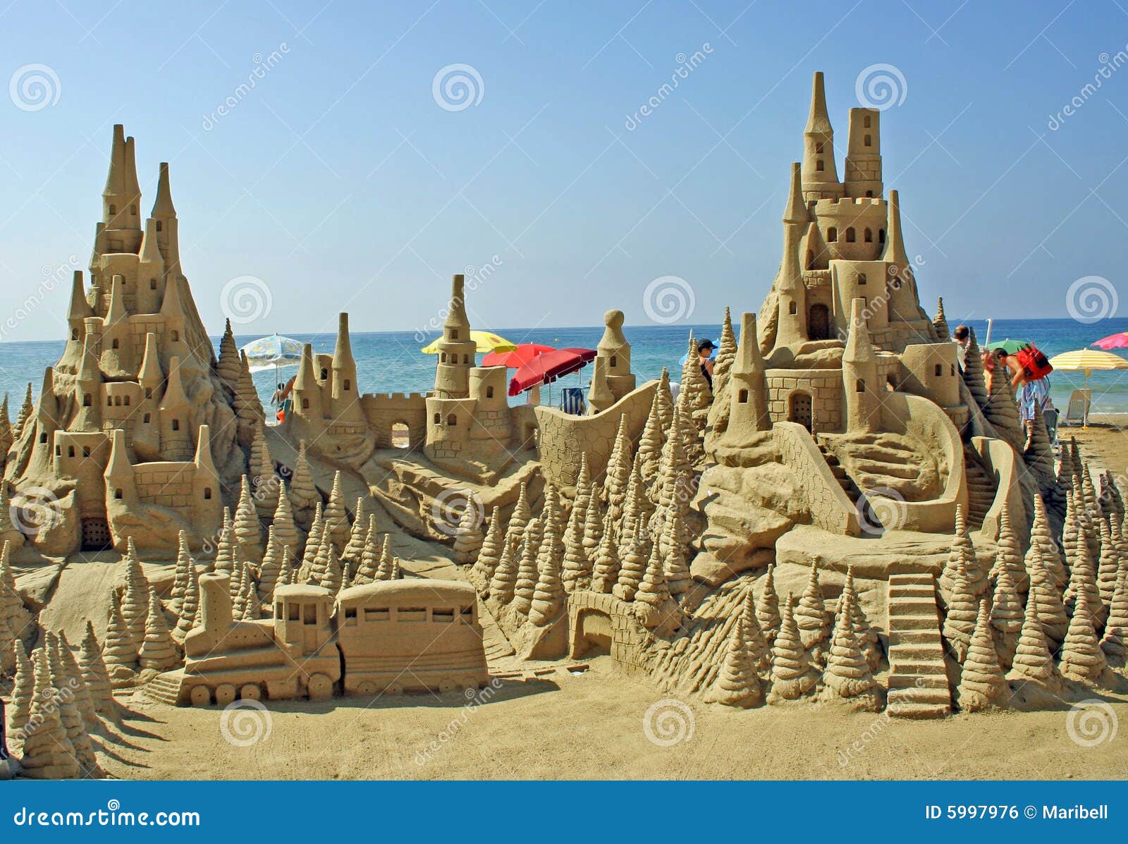 Castillo De La Arena En La Playa Foto de archivo - Imagen de marea ...