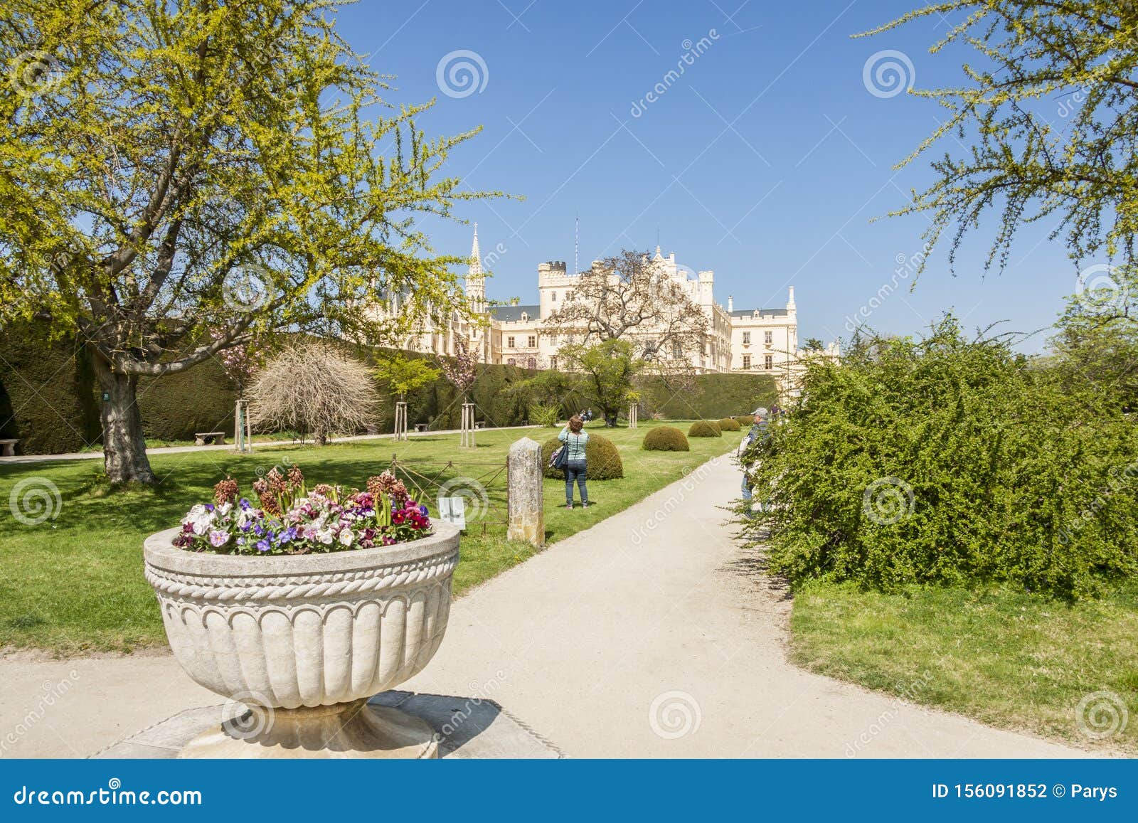 Castillo De Lednice En Moravia Del Sur En La Rep?blica Checa Fotografía editorial - Imagen de ...