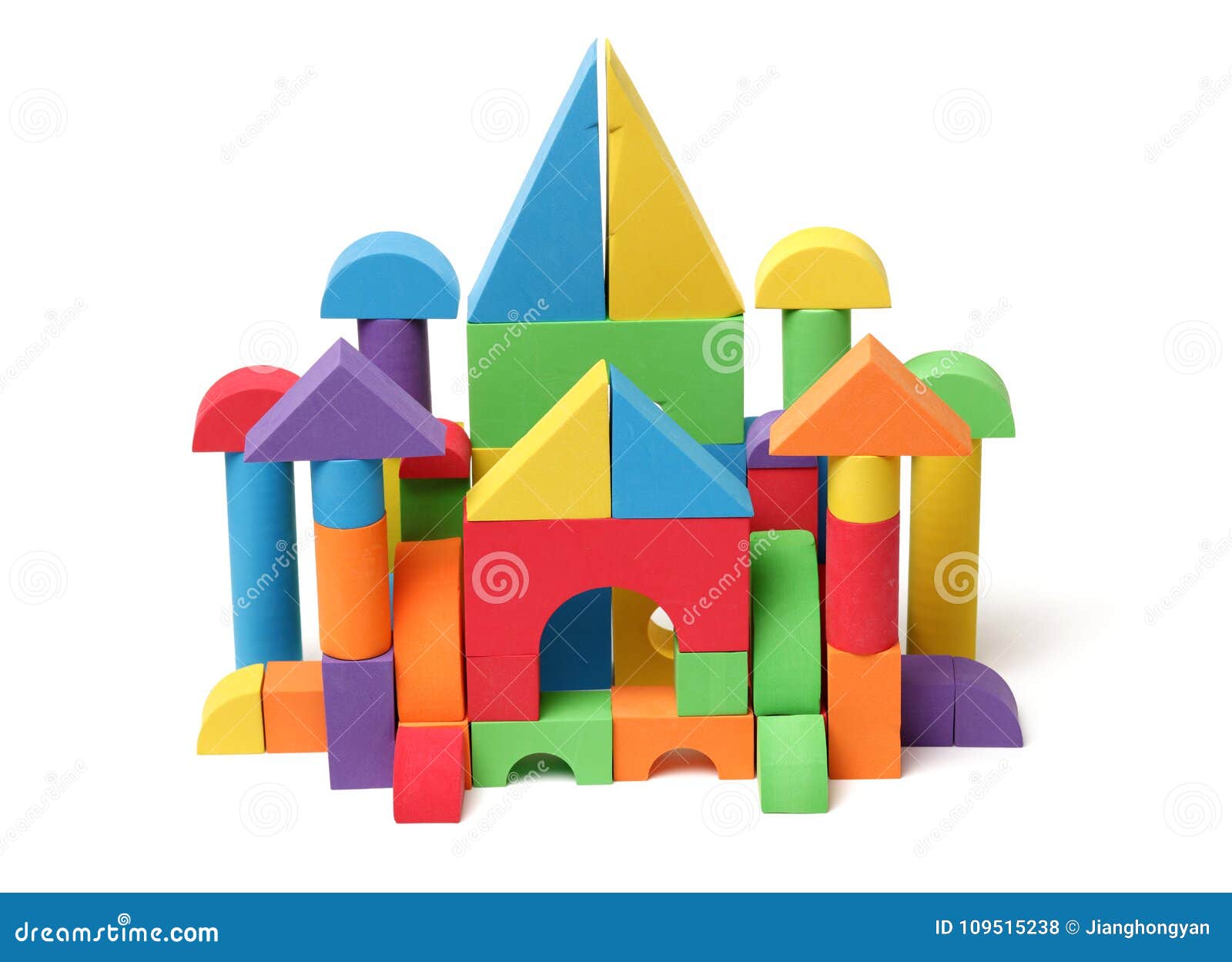 Castillo De Madera Del Edificio De Bloques Coloridos Foto de archivo ...