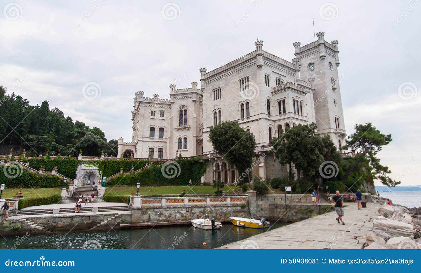 Castillo De Miramare, Trieste, Italia Imagen de archivo - Imagen de ...