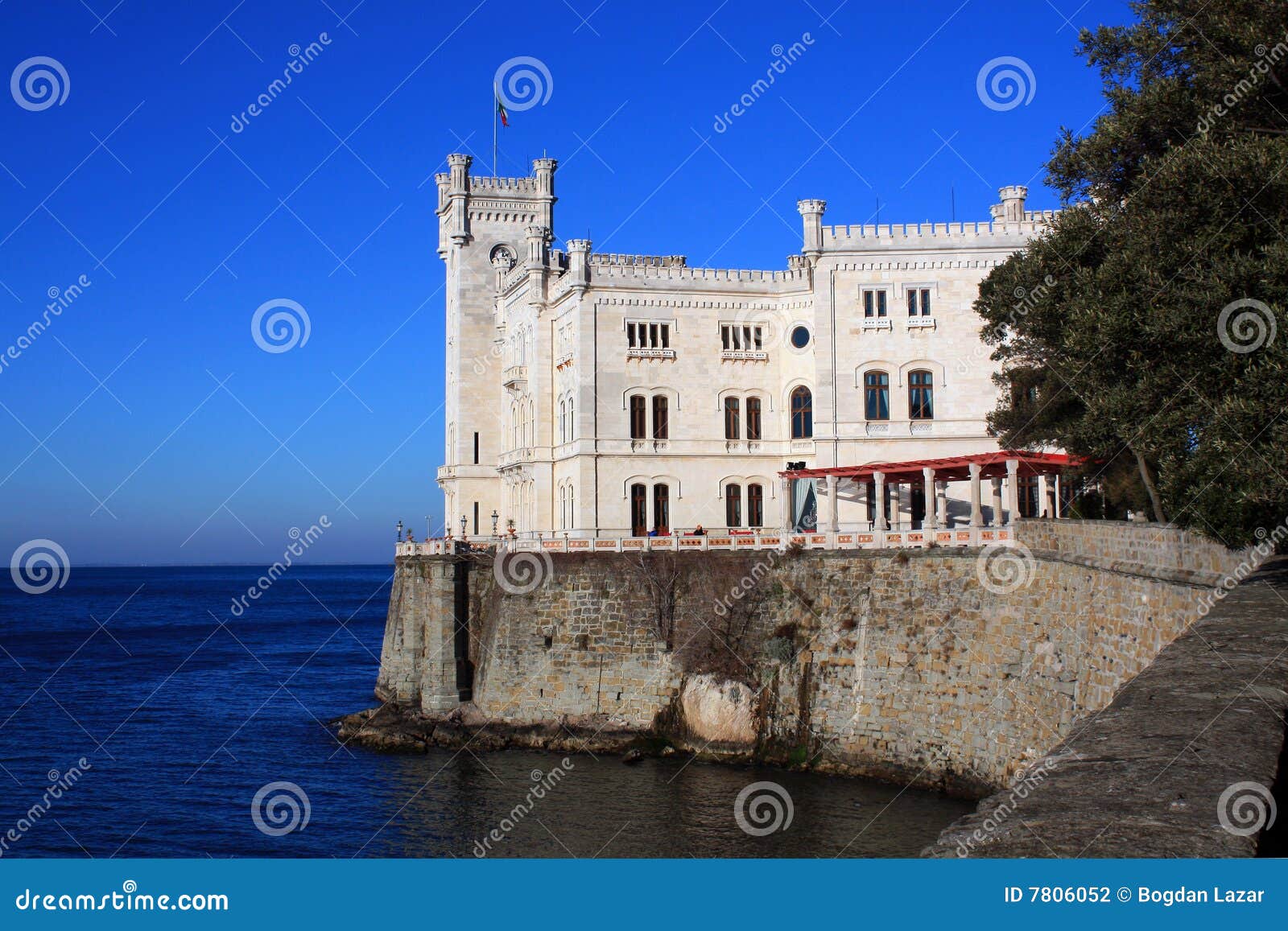 Castillo De Miramare, Trieste, Italia Foto de archivo - Imagen de ...