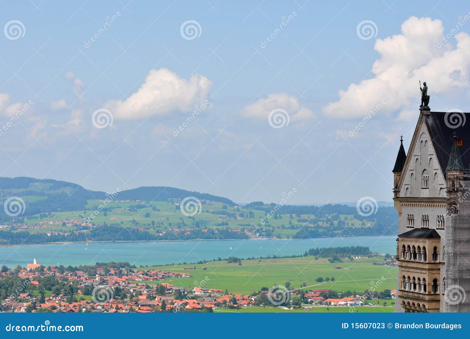 Castillo de Neuschwanstein imagen de archivo. Imagen de escénico - 15607023