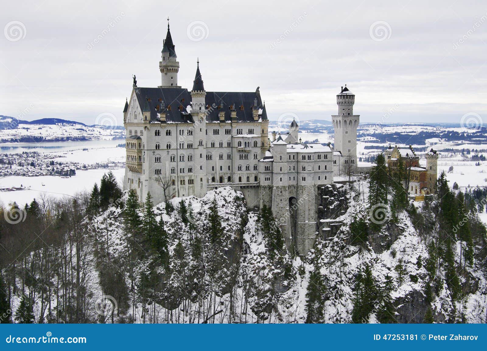 Castillo De Neuschwanstein En Alemania Imagen de archivo - Imagen de ...