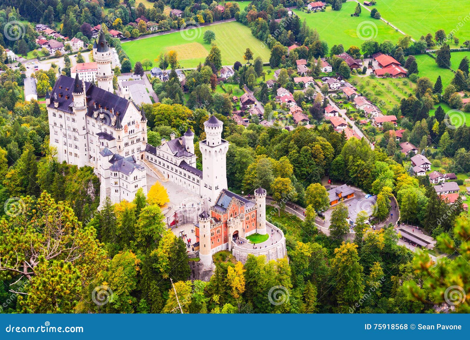 Castillo De Neuschwanstein En Alemania Foto de archivo - Imagen de real ...