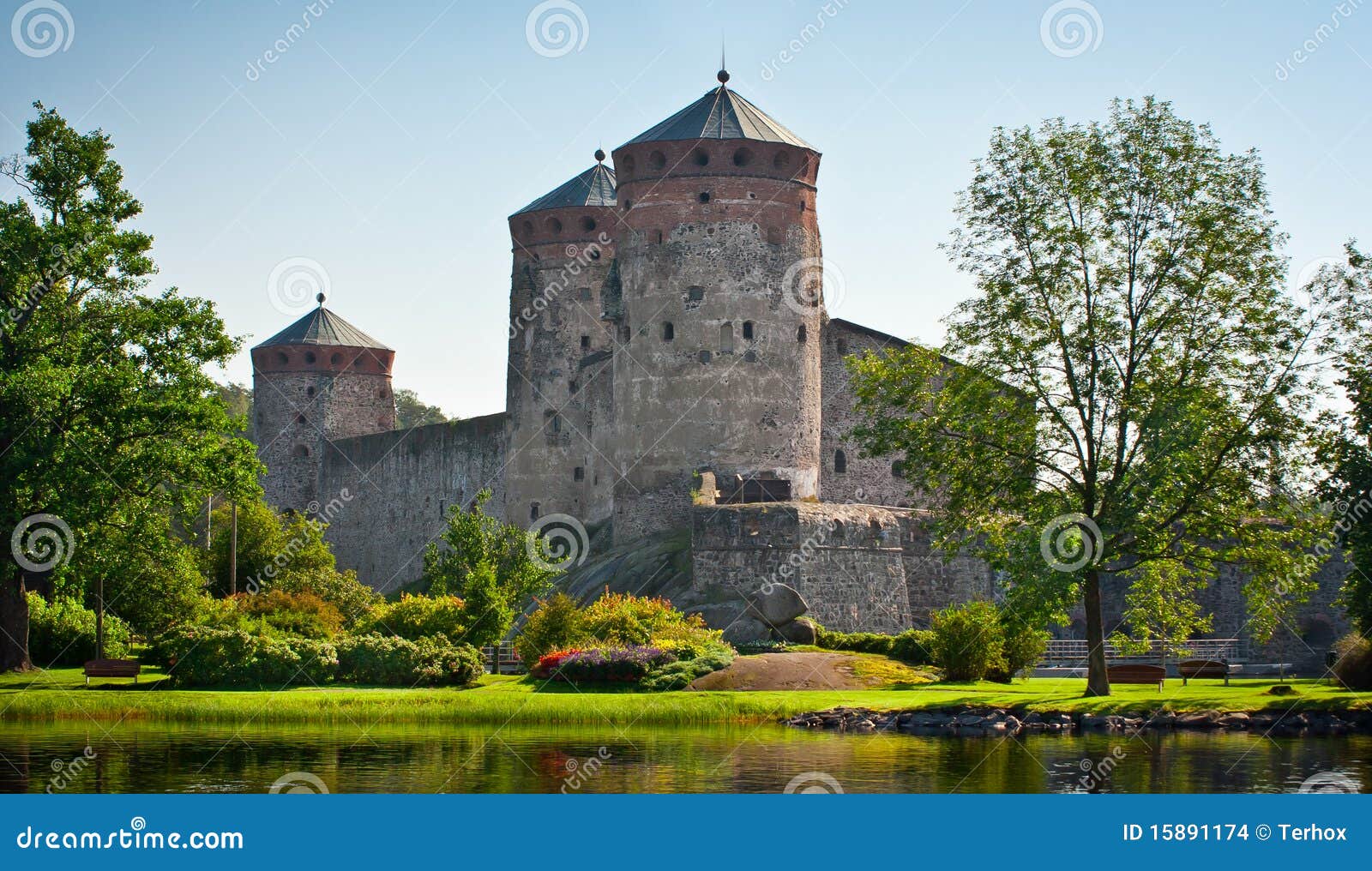 Castillo de Olavinlinna foto de archivo. Imagen de paredes - 15891174