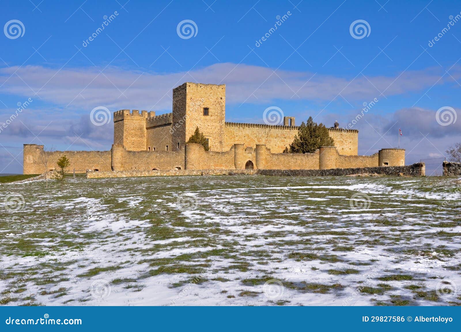 Castillo De Pedraza, Segovia (España) Foto de archivo - Imagen de ...