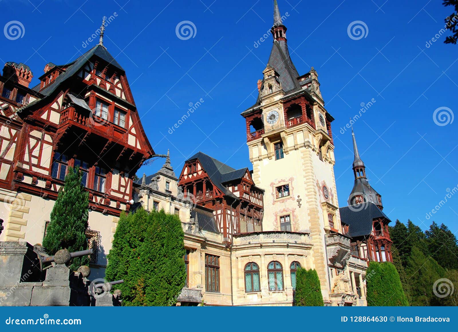 Castillo De Peles De Rumania Foto de archivo - Imagen de colores ...