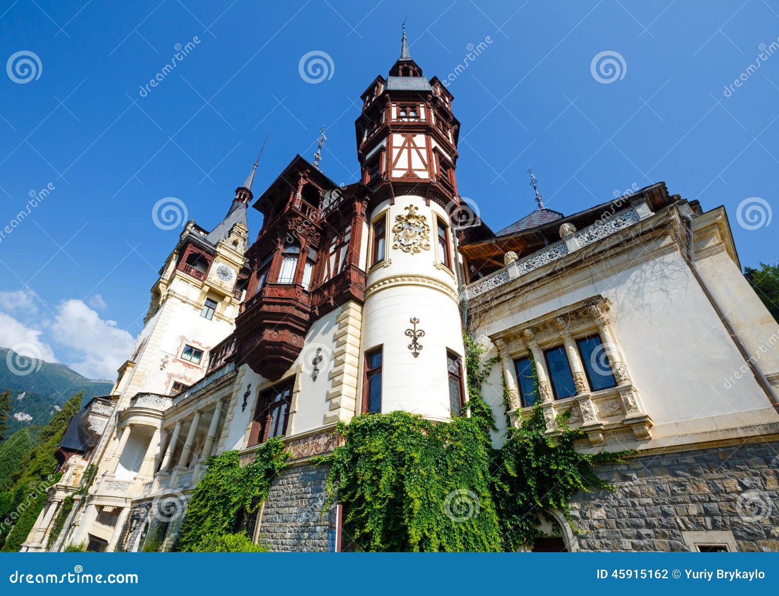 Castillo De Peles (Rumania) Foto de archivo - Imagen de fachada ...