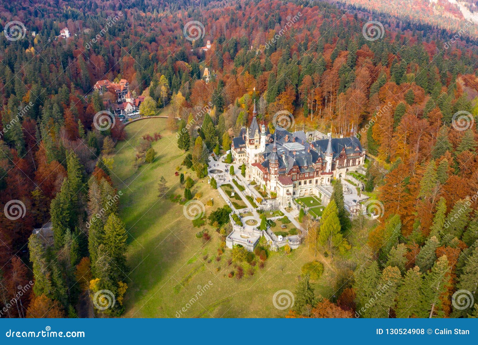 Castillo De Peles, Sinaia, Rumania Foto de archivo - Imagen de castillo ...
