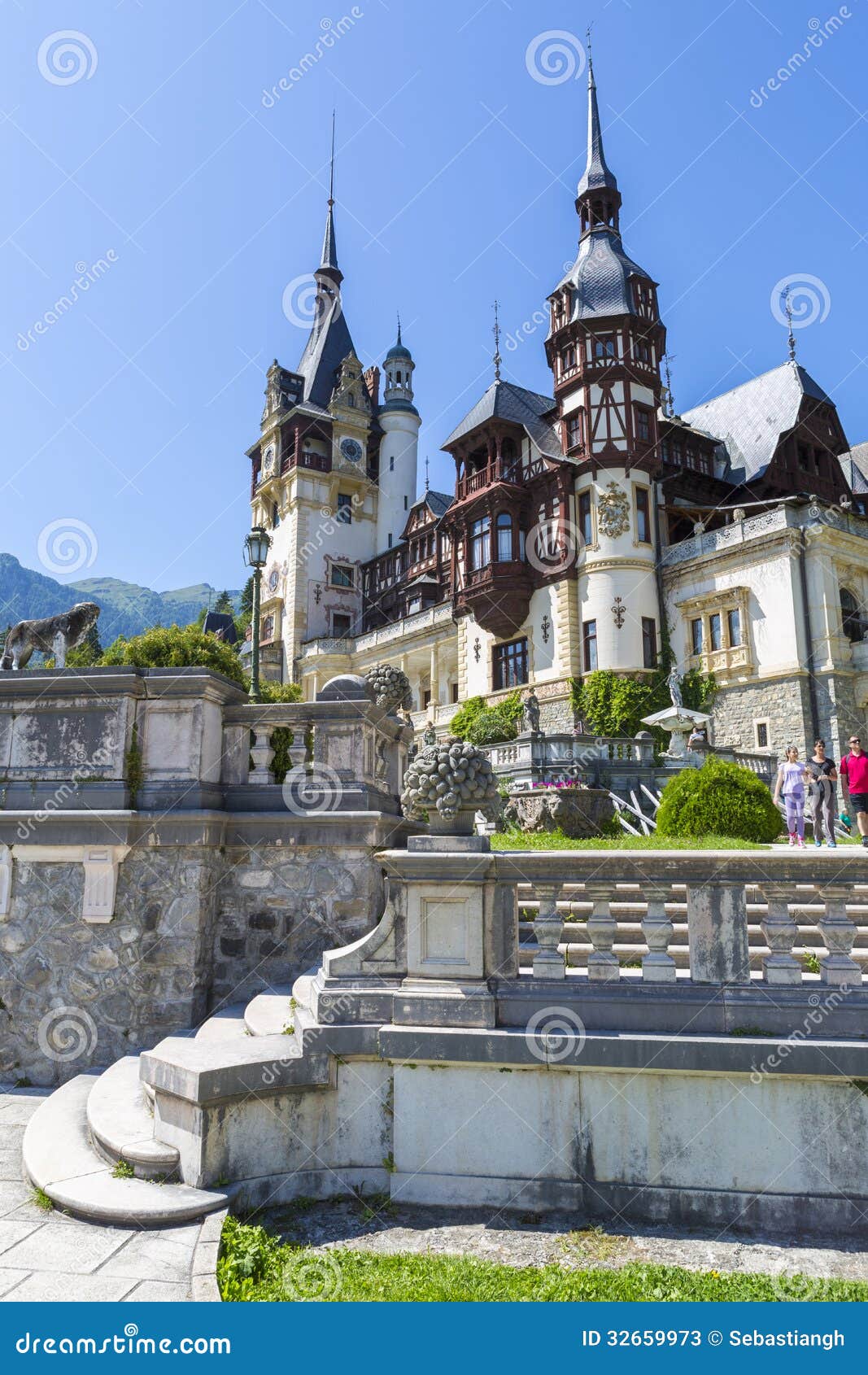 Castillo De Peles, Sinaia, Rumania Foto de archivo editorial - Imagen ...