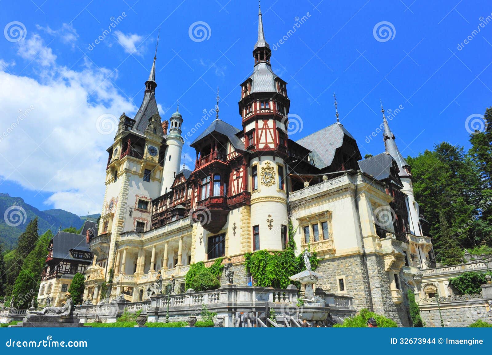 Castillo De Peles, Sinaia, Rumania Foto de archivo - Imagen de ...