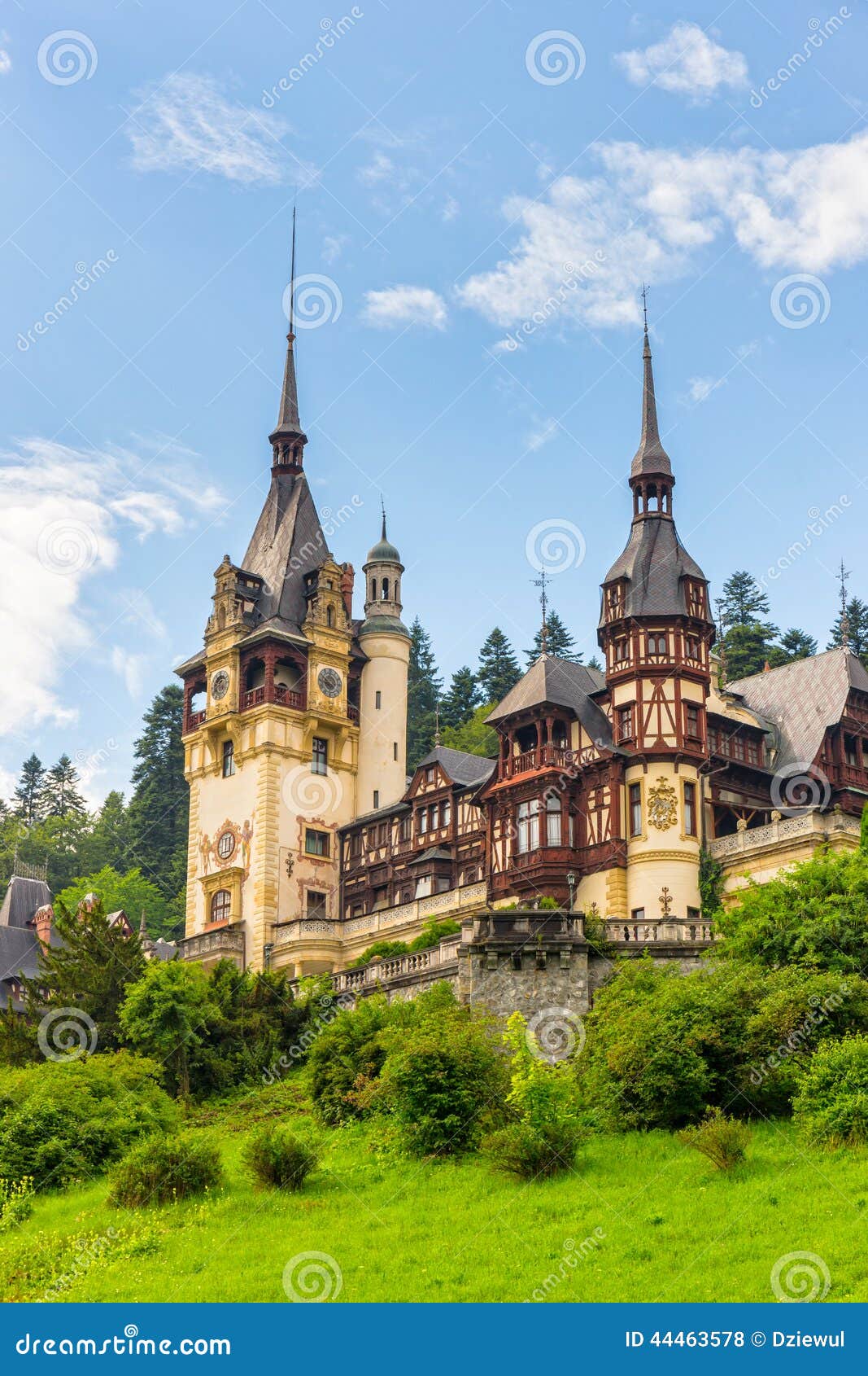 Castillo De Peles, Sinaia, Rumania Foto de archivo - Imagen de torre ...