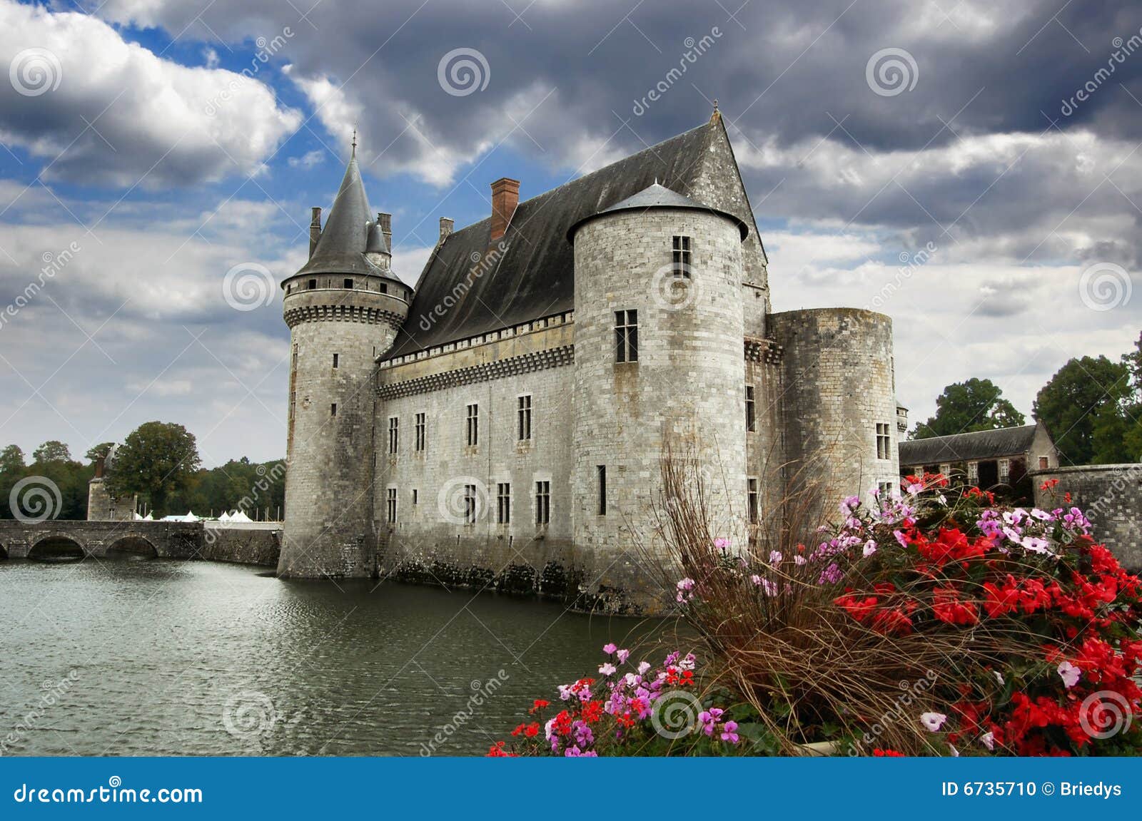 Castillo De Sully-sur-Loire, Francia Foto de archivo - Imagen de ...