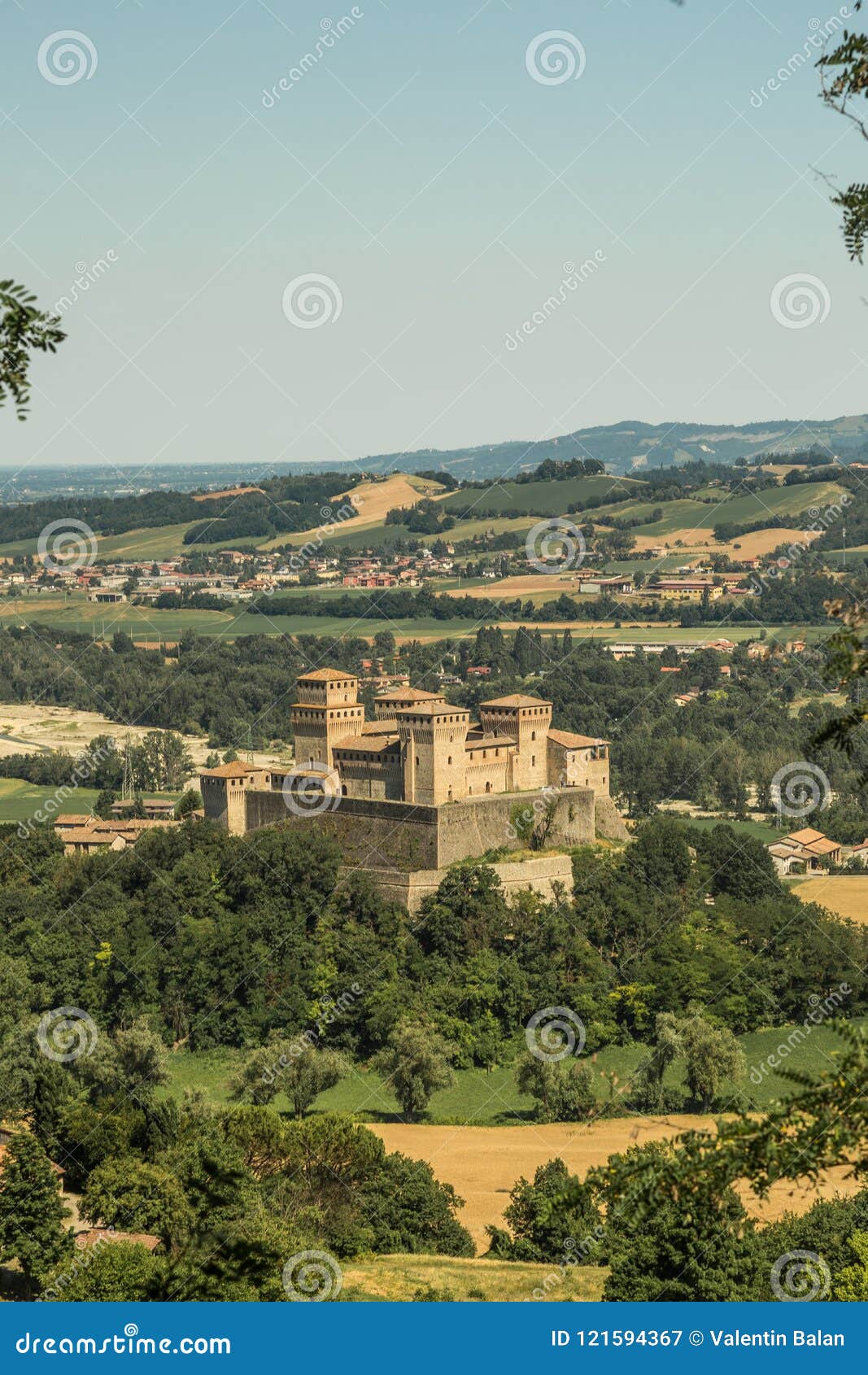 Castillo de Torrechiara imagen de archivo. Imagen de hermoso - 121594367