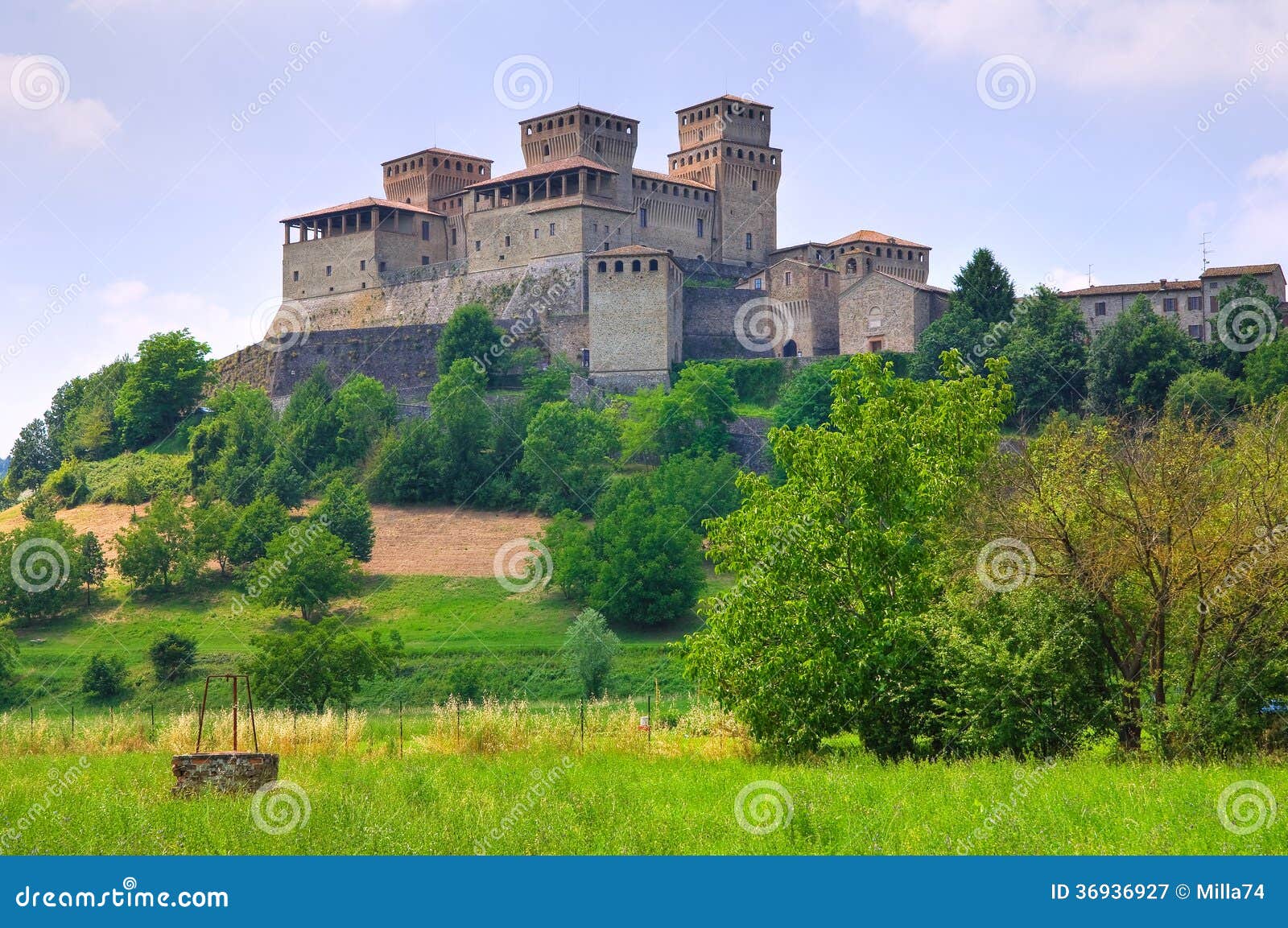 Castillo De Torrechiara. Emilia-Romagna. Italia. Imagen de archivo ...