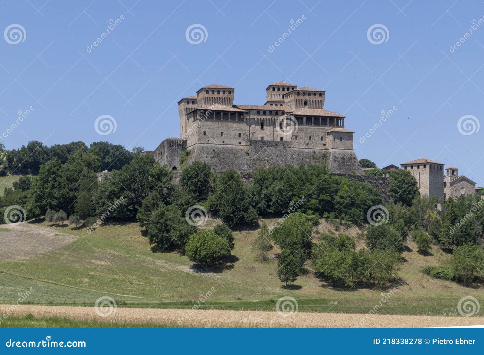 Castillo De Torrechiara Parma Foto de archivo - Imagen de colina ...