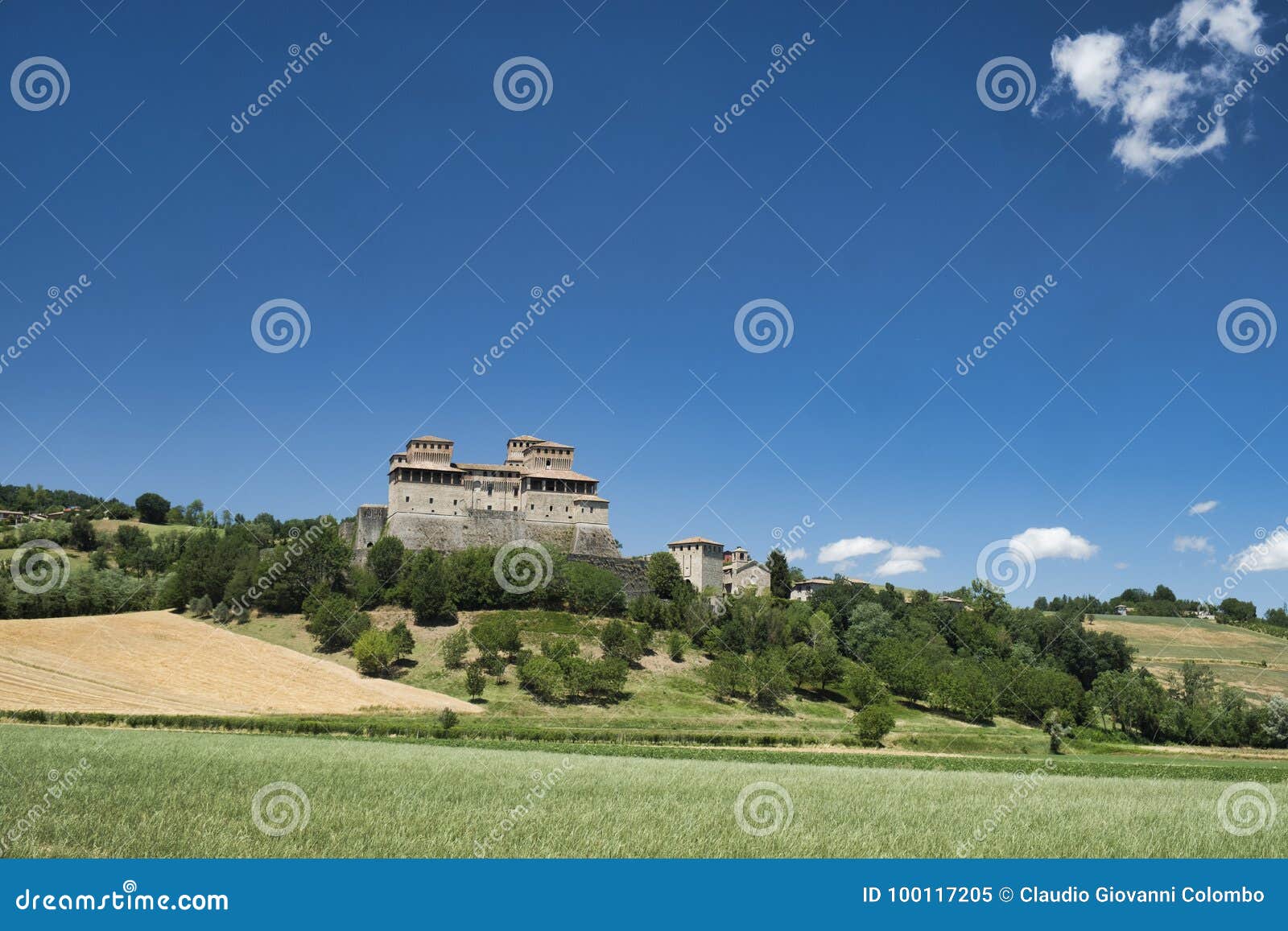 Castillo De Torrechiara Parma, Italia Imagen de archivo - Imagen de ...