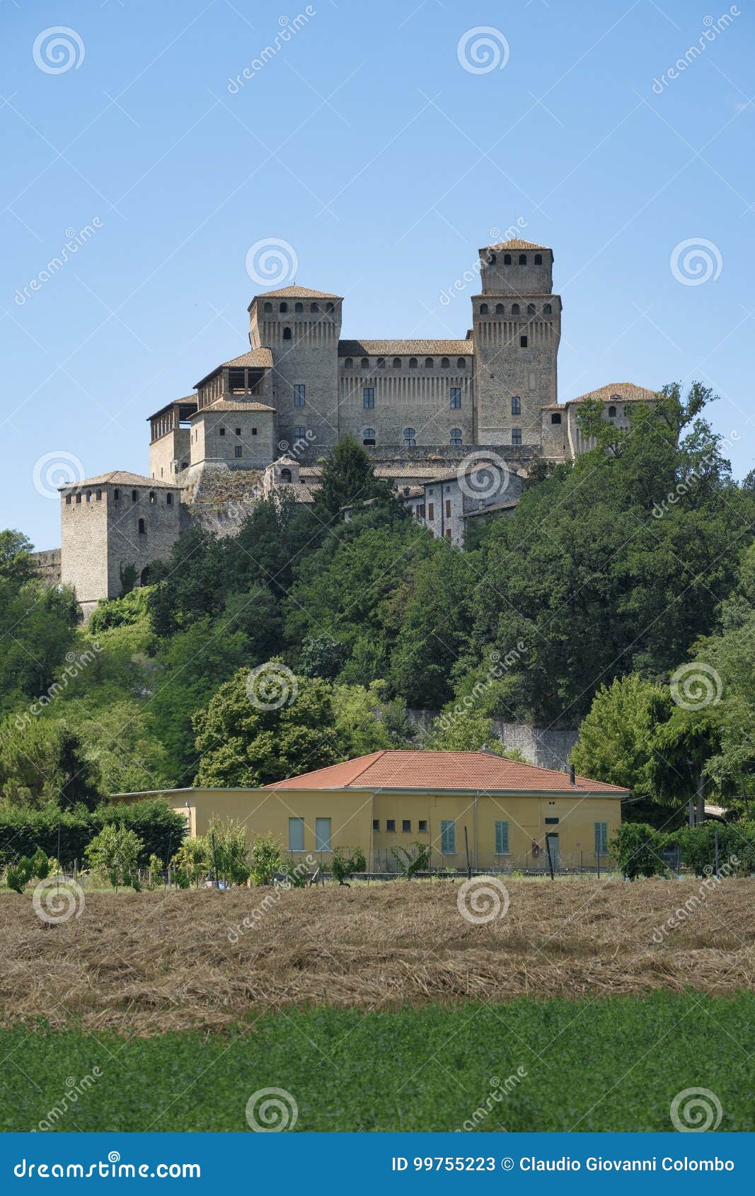 Castillo De Torrechiara Parma, Italia Imagen de archivo - Imagen de ...