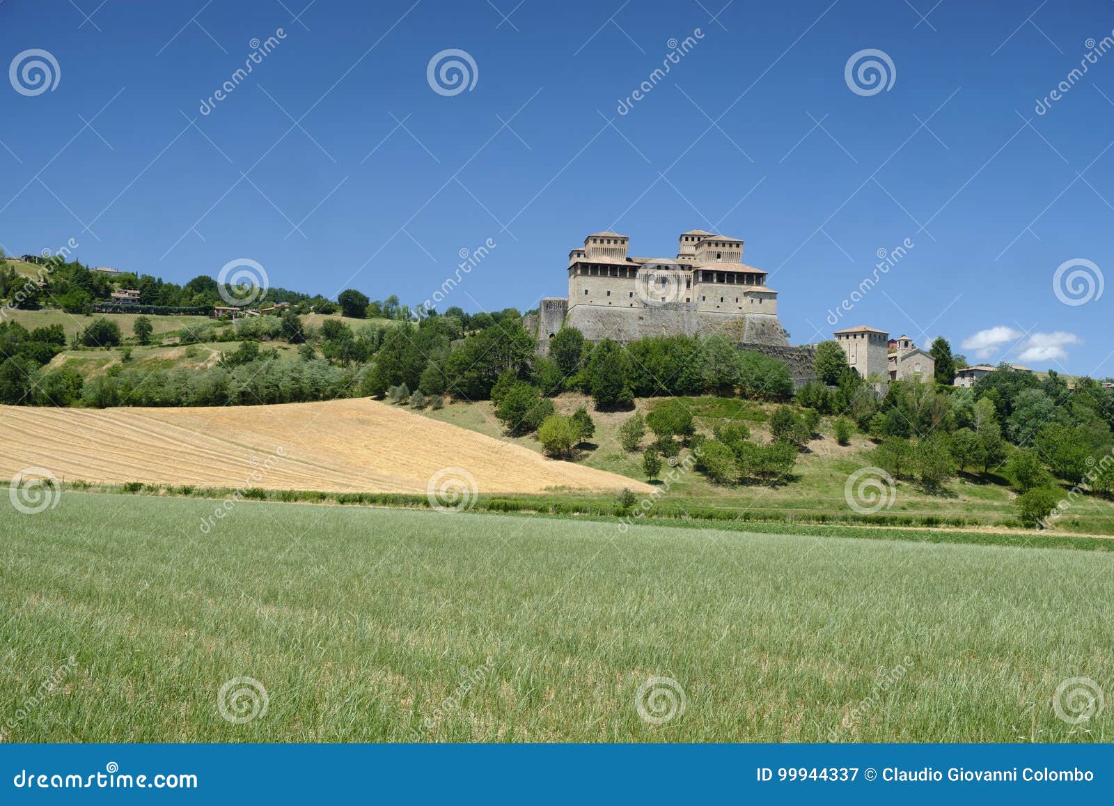Castillo De Torrechiara Parma, Italia Imagen de archivo - Imagen de ...