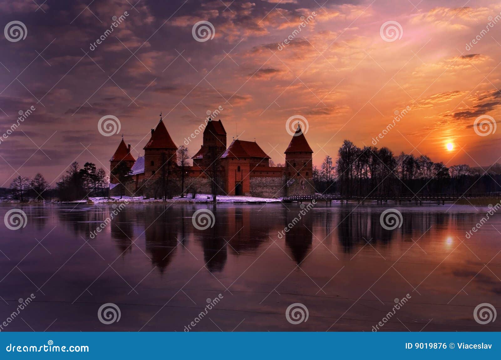 Castillo de Trakai. foto de archivo. Imagen de recorrido - 9019876