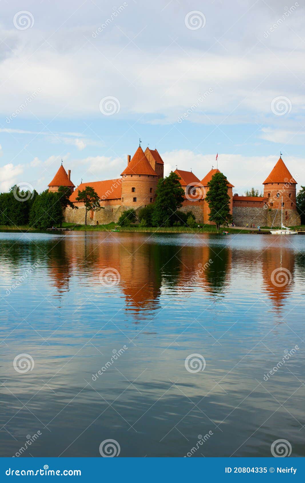 Castillo De Trakai, Lituania Imagen de archivo - Imagen de verano ...