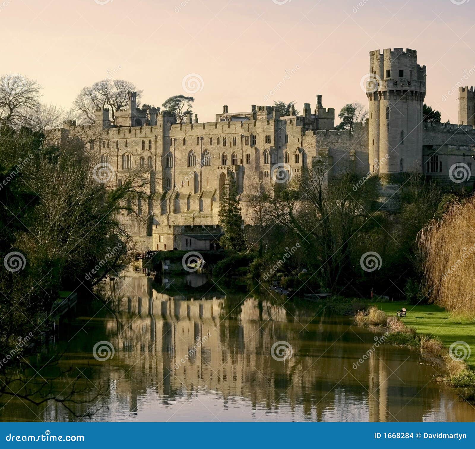 Castillo de Warwick foto de archivo. Imagen de fortaleza - 1668284