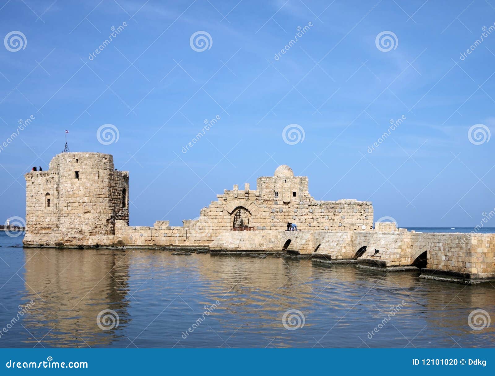Castillo Del Mar De Sidon, Líbano Foto de archivo - Imagen de escena ...