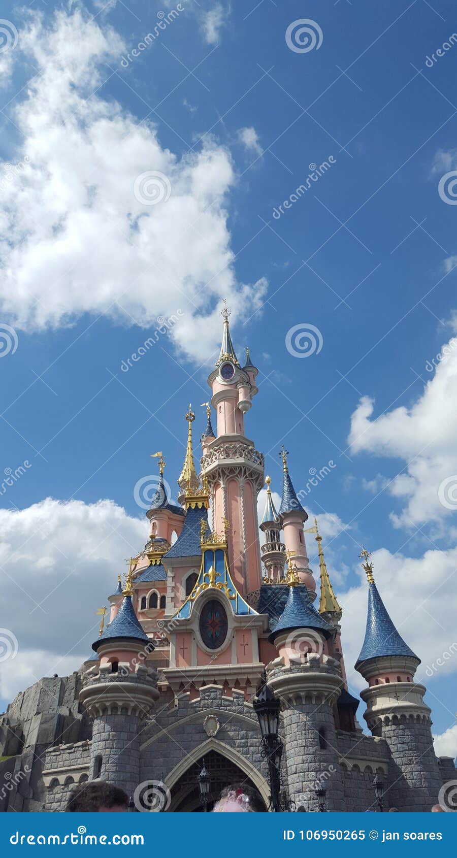 Castillo Disney imagen editorial. Imagen de azul, calidad - 106950265
