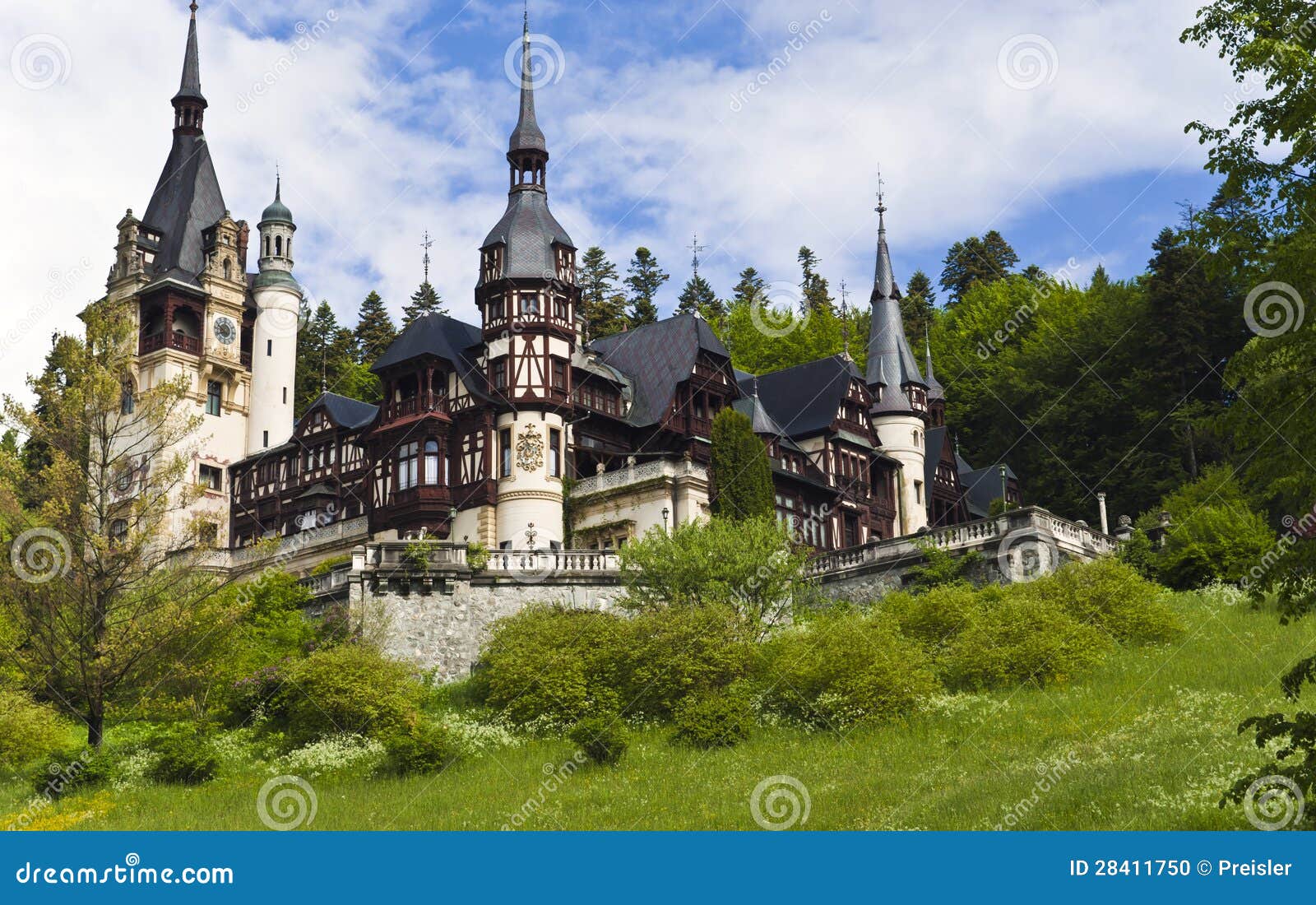Castillo en las maderas foto de archivo. Imagen de ceausescu - 28411750