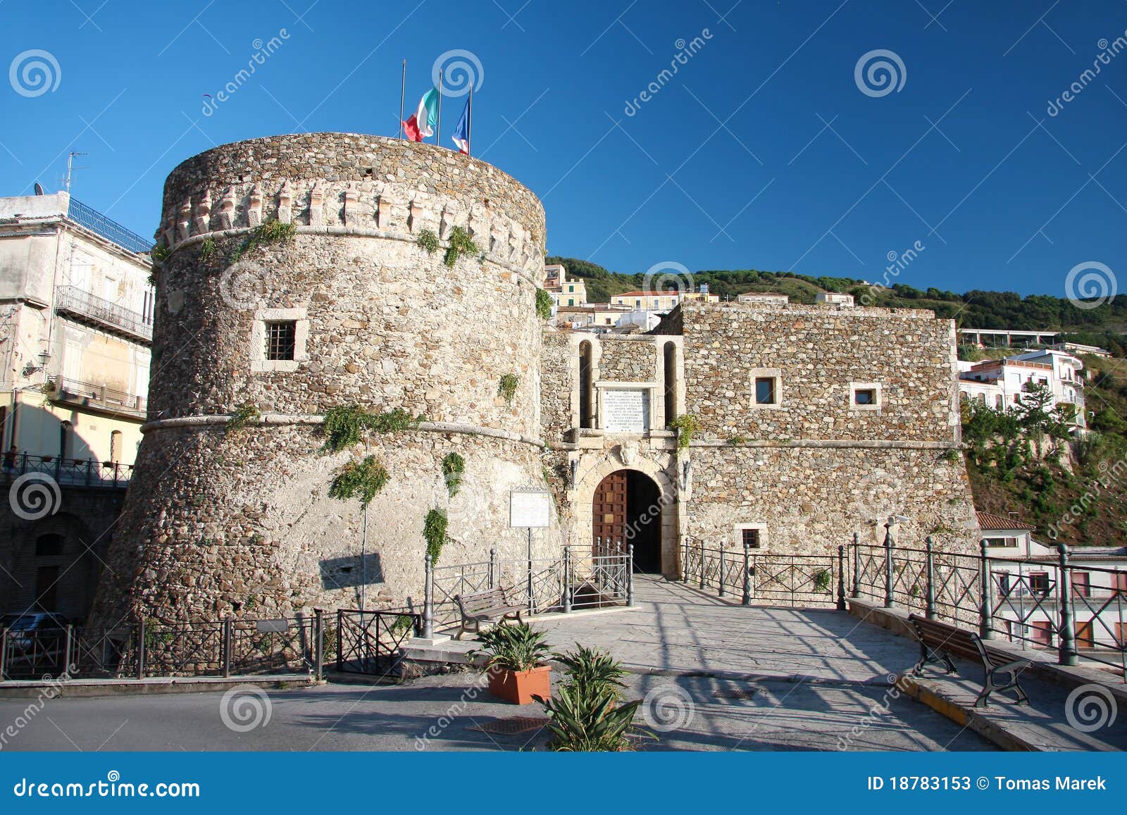 Castillo En Pizzo, Italia, Calabria Imagen de archivo - Imagen de ...