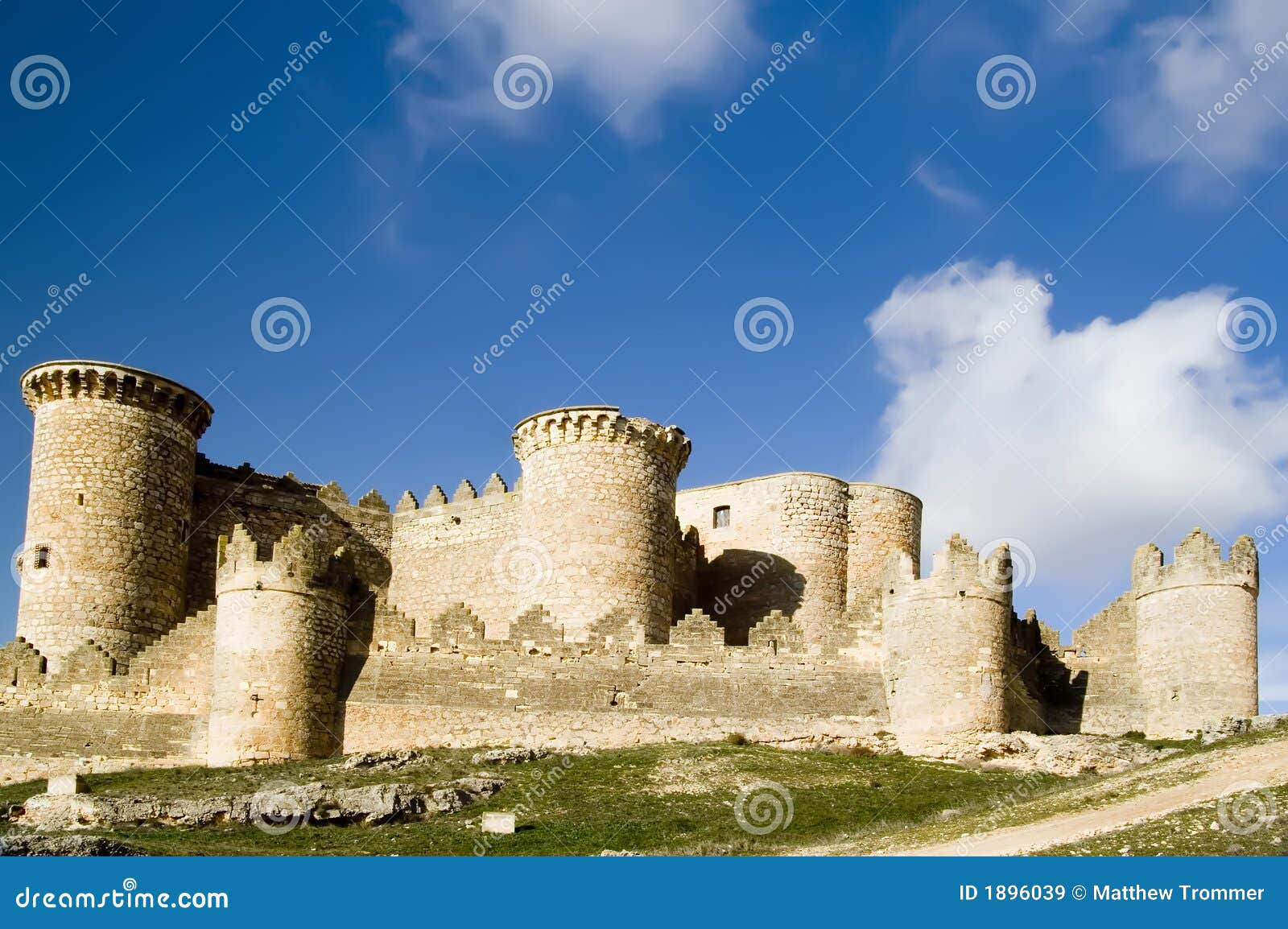 Castillo español imagen de archivo. Imagen de recorrido - 1896039
