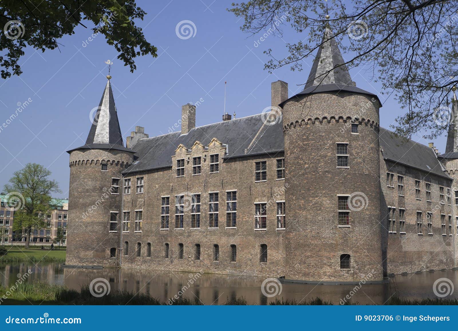 Castillo holandés medieval foto de archivo. Imagen de fosa - 9023706