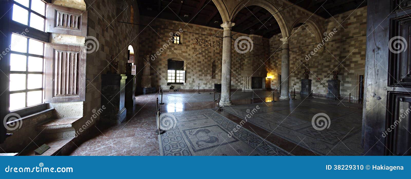 23,130 Dentro De Las Paredes De Un Castillo Medieval Fotos de stock ...