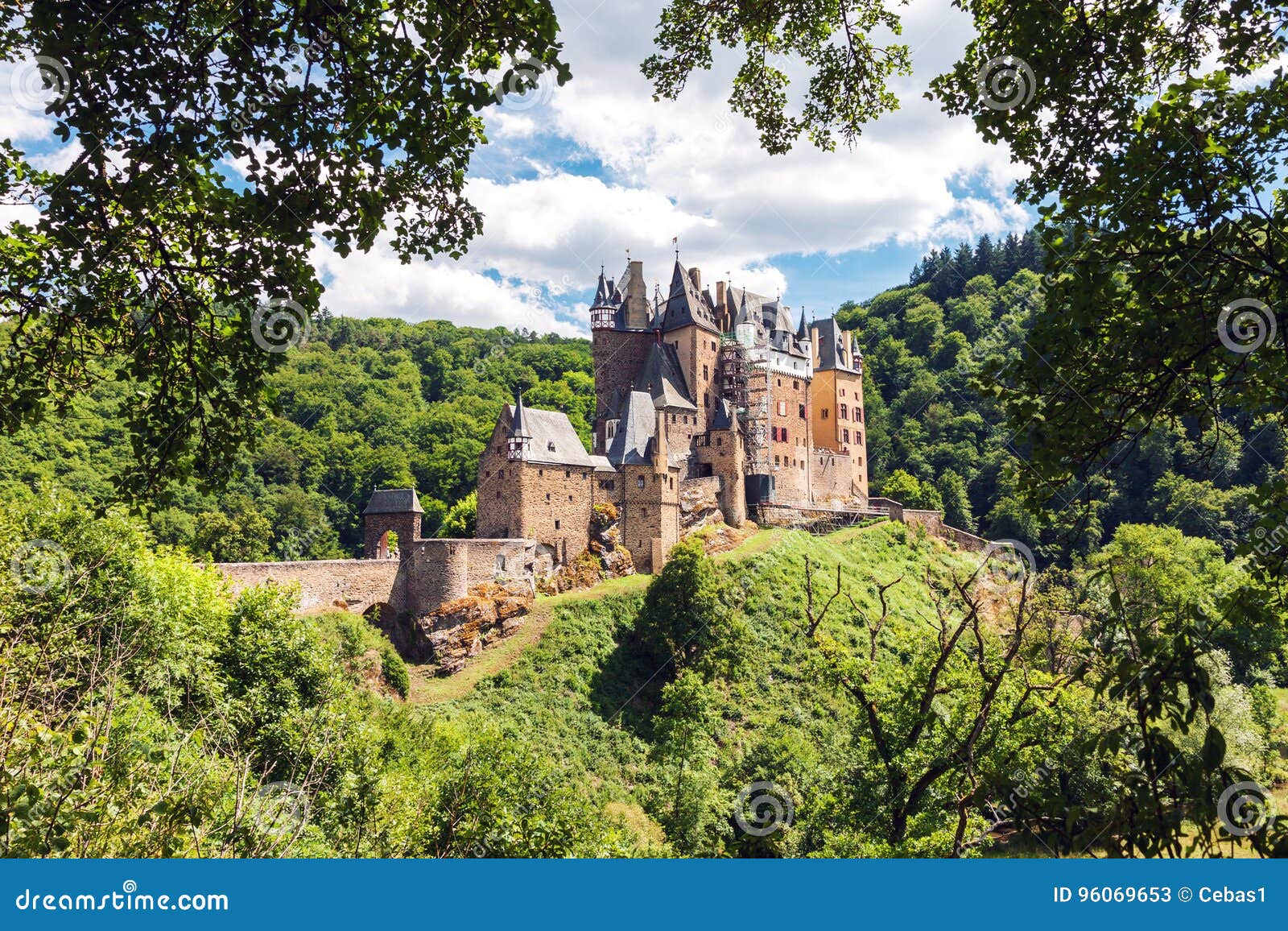 Castillo Medieval De Eltz En Alemania Imagen de archivo - Imagen de ...