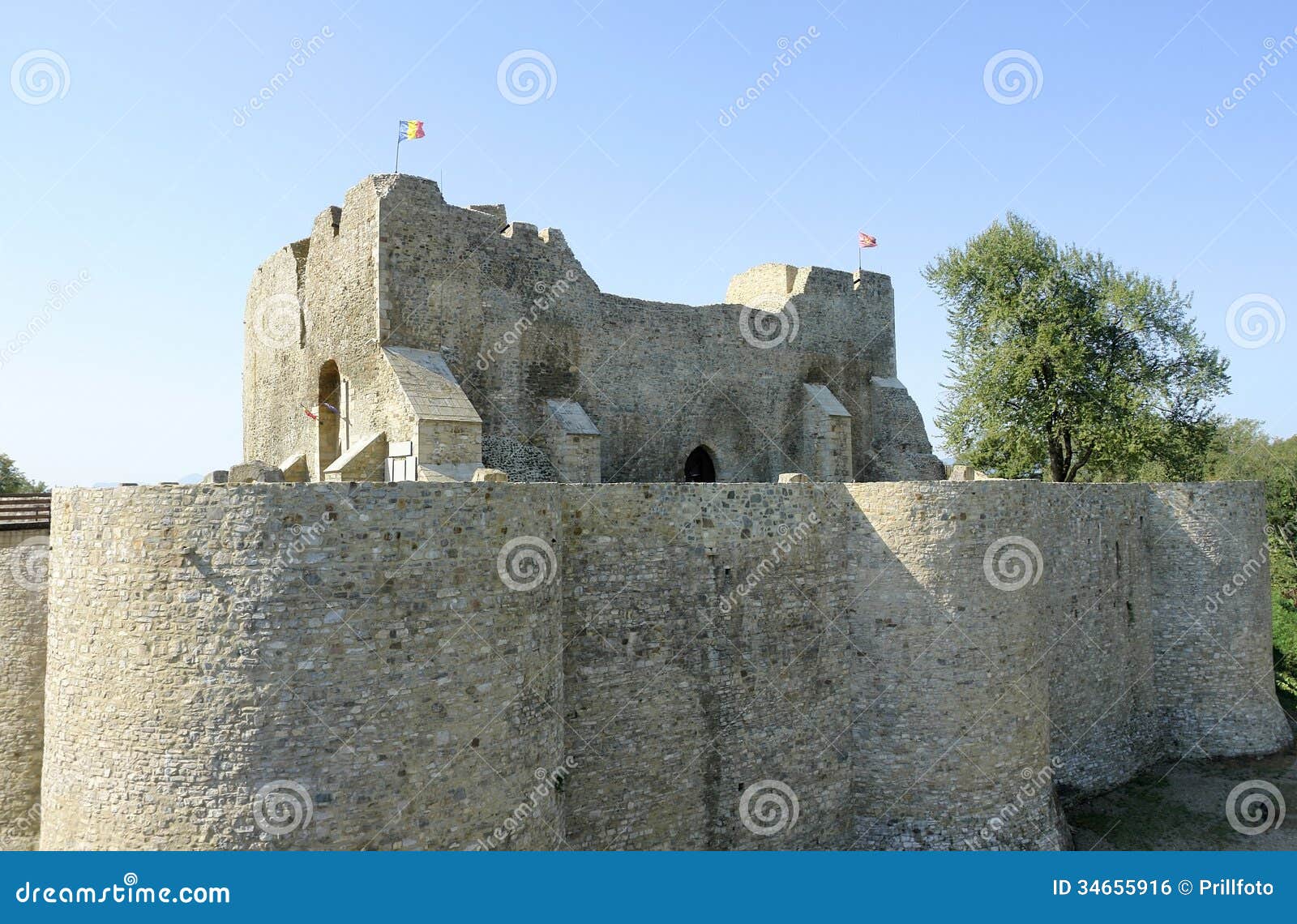 Castillo Neamt en Rumania foto de archivo. Imagen de fortaleza - 34655916
