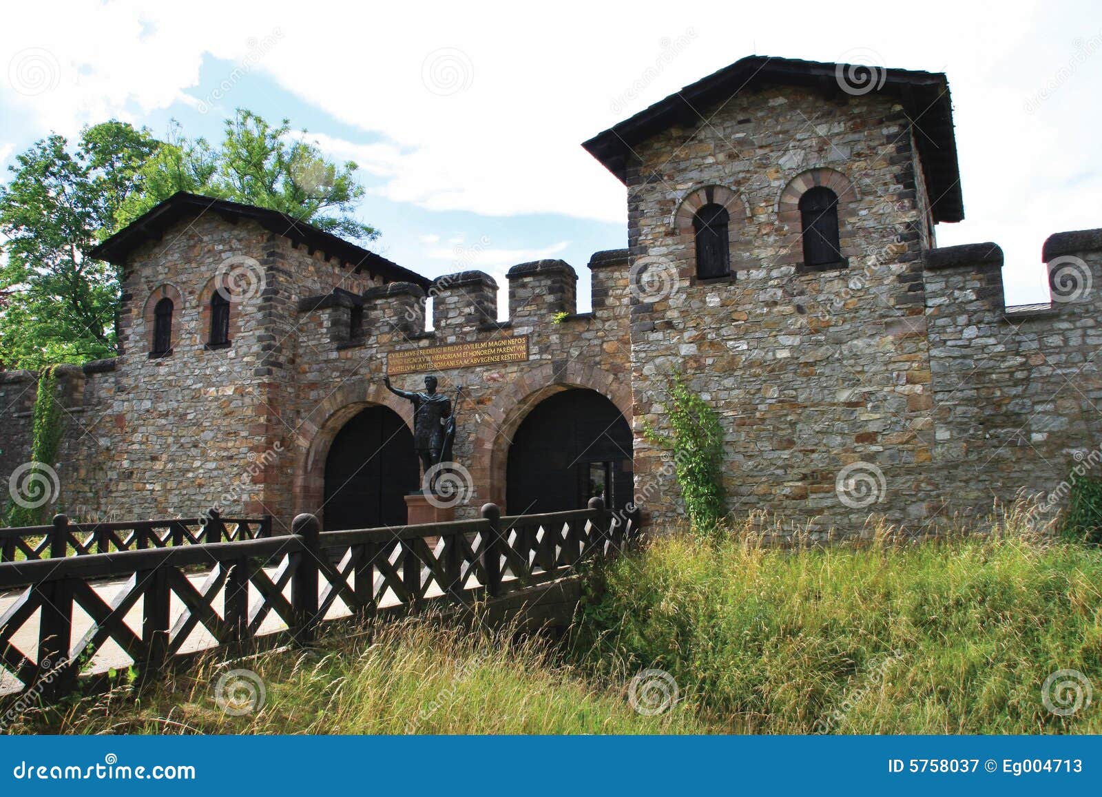 Castillo romano Saalburg imagen de archivo. Imagen de puerta - 5758037