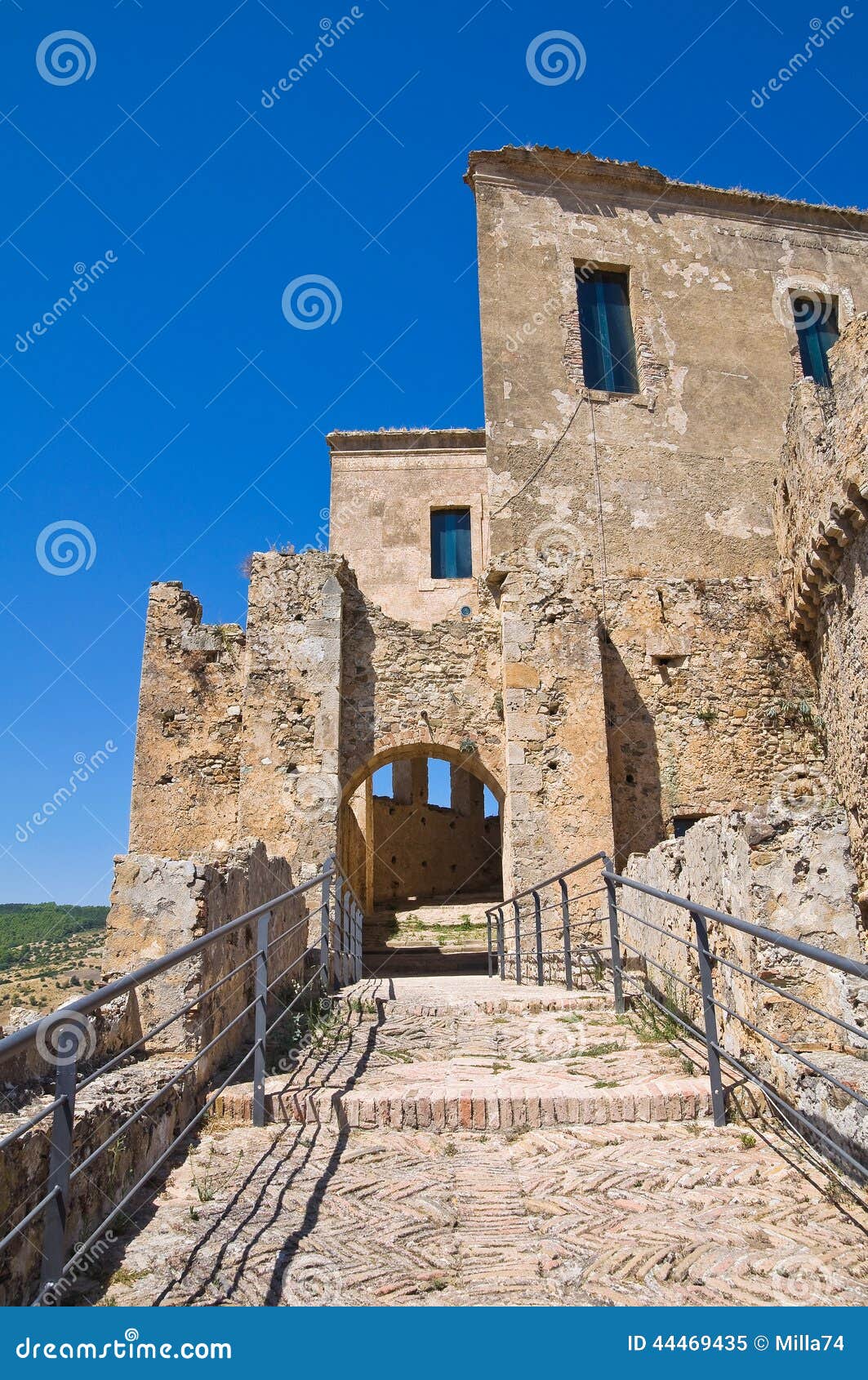 Castillo Suabio De Rocca Imperiale Calabria Italia Imagen de archivo ...