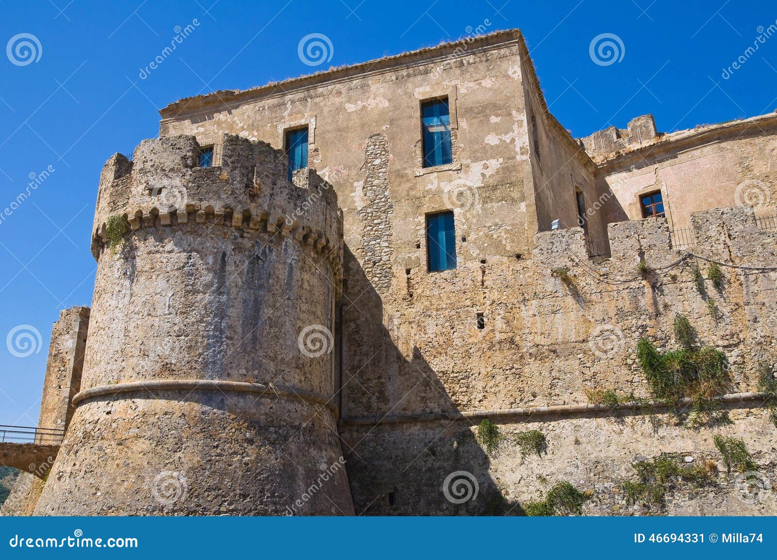 Castillo Suabio De Rocca Imperiale Calabria Italia Imagen de archivo ...