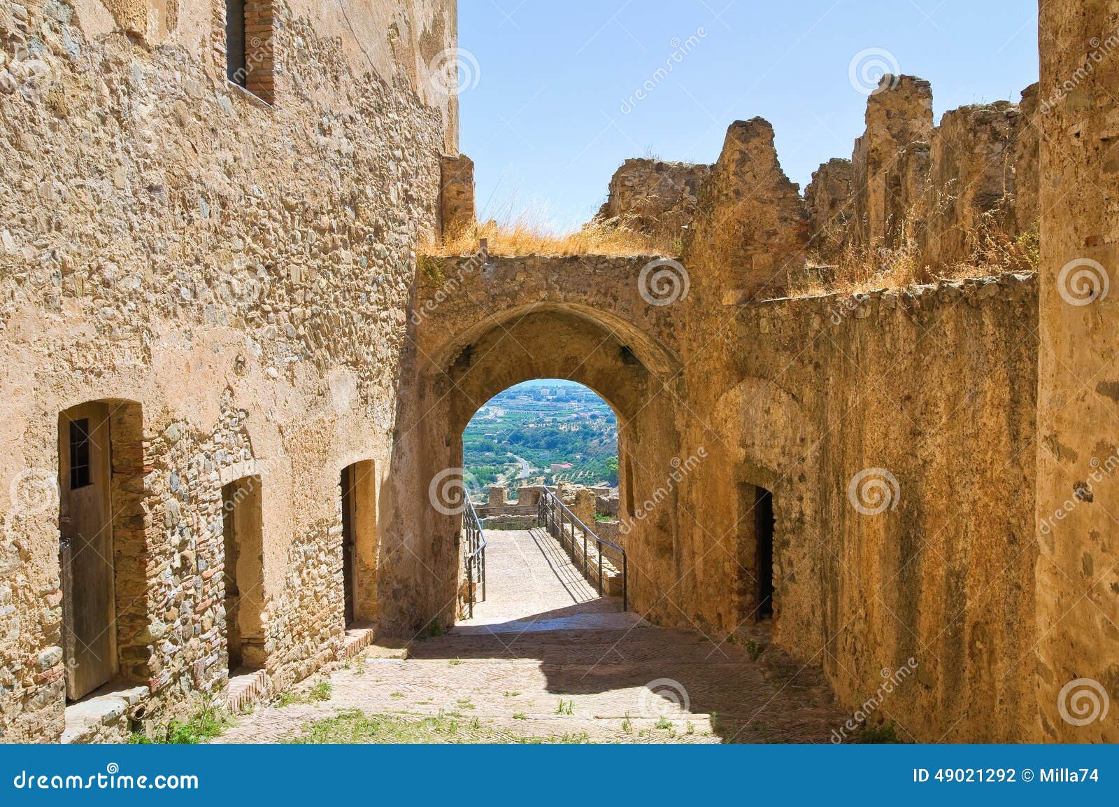Castillo Suabio De Rocca Imperiale Calabria Italia Foto de archivo ...