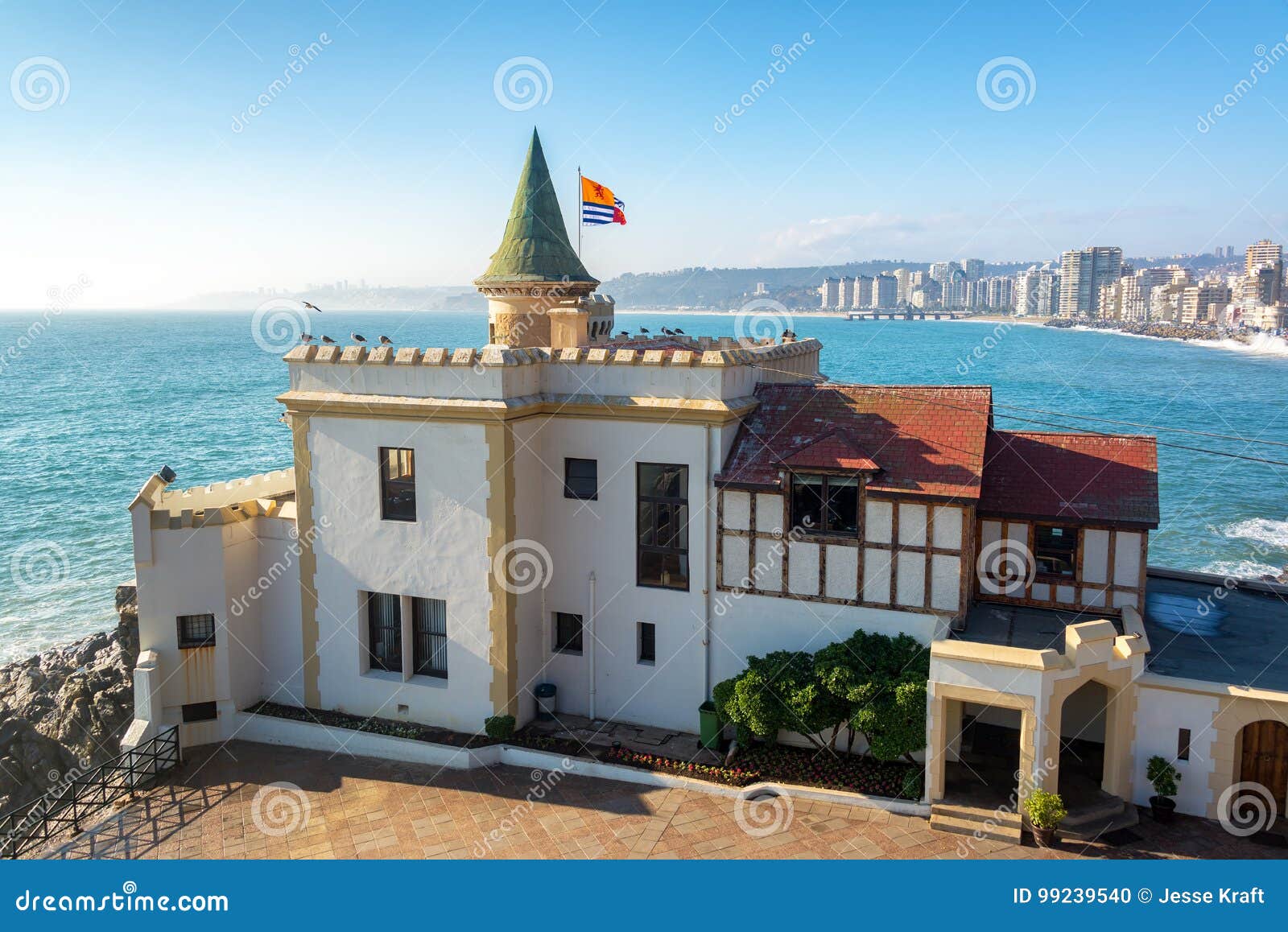 Castillo y océano de Wulff foto de archivo. Imagen de edificio - 99239540