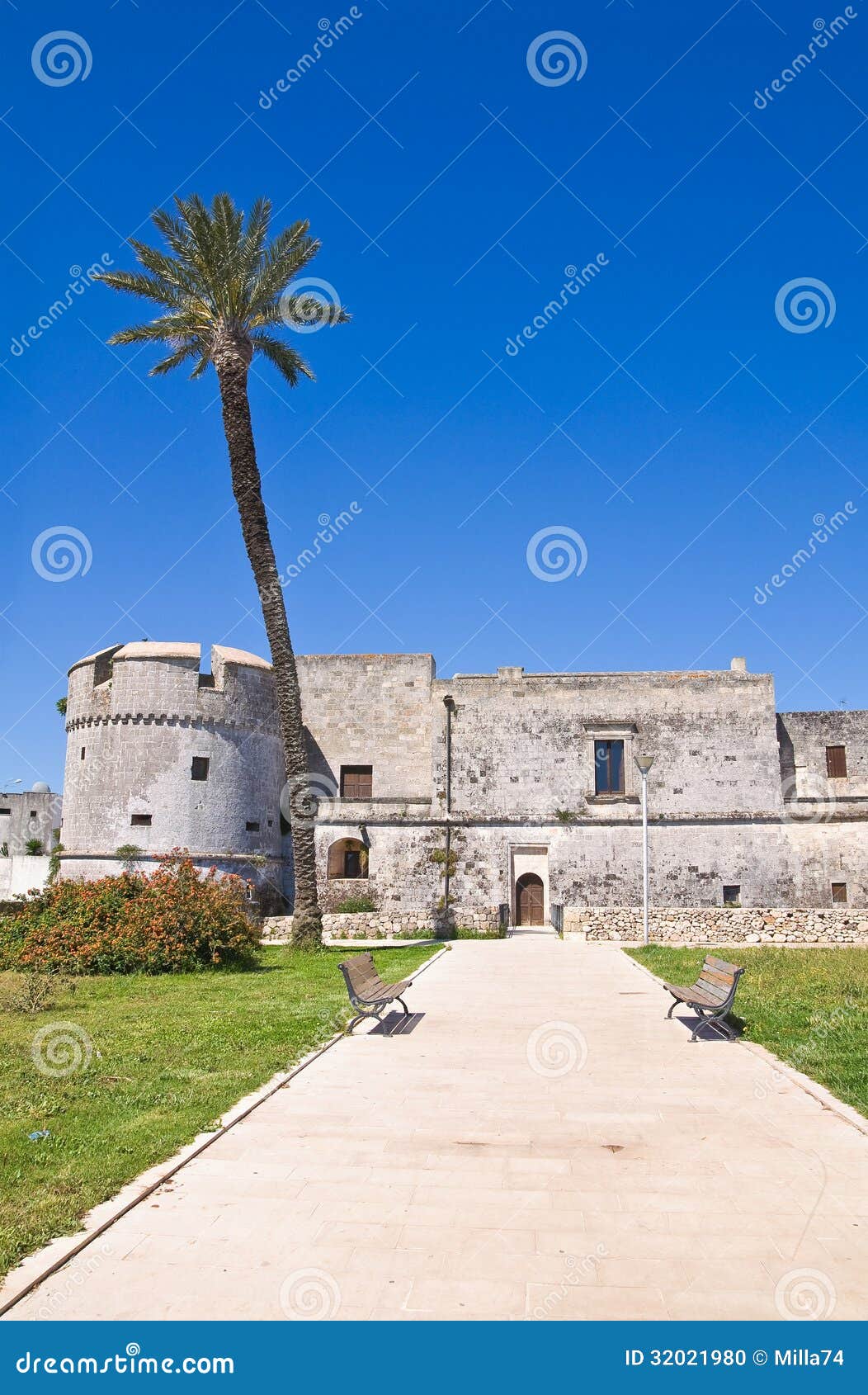 Castle of Andrano. Puglia. Italy Stock Photo - Image of century, garden ...