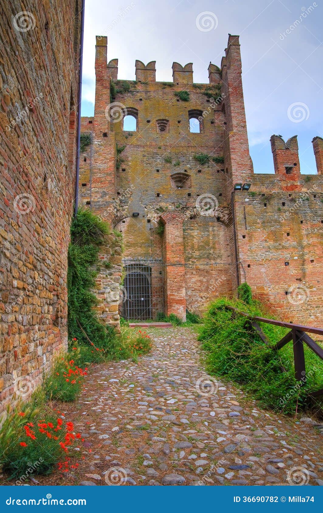 Castle of Castell Arquato. Emilia-Romagna. Italy Stock Photo - Image of ...