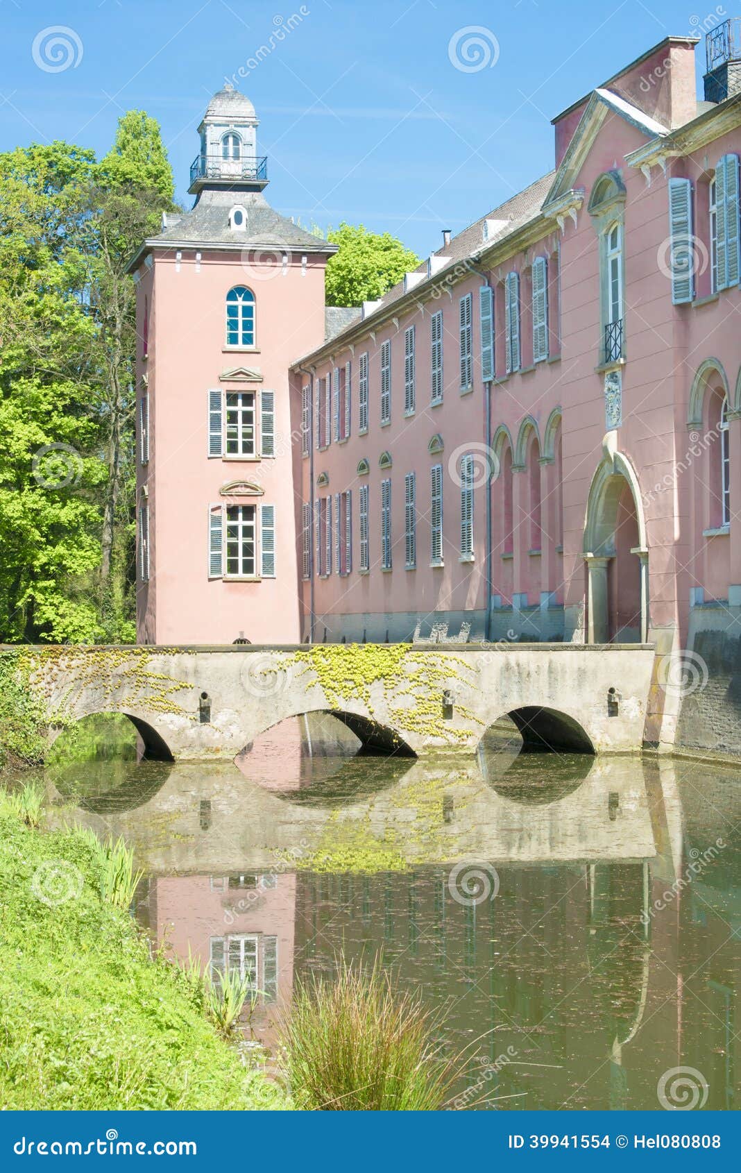 Moated Medieval Castle, Schloss Kalkum, Dusseldorf Stock Photo - Image ...