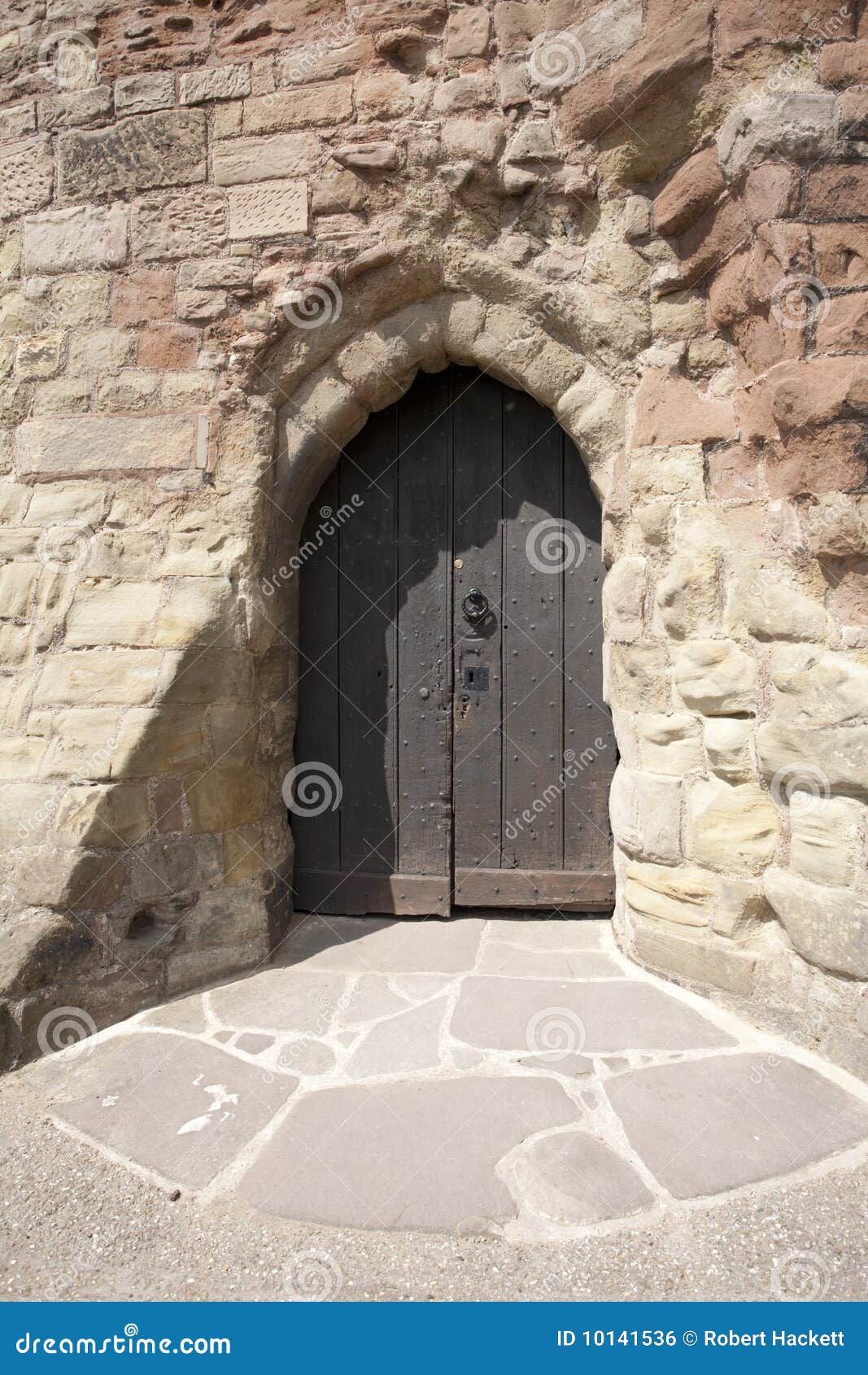 Castle door stock photo. Image of castle, knocker, wall - 10141536
