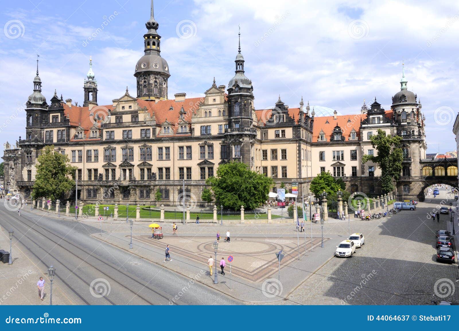 Castle of Dresda Germany editorial photography. Image of square - 44064637