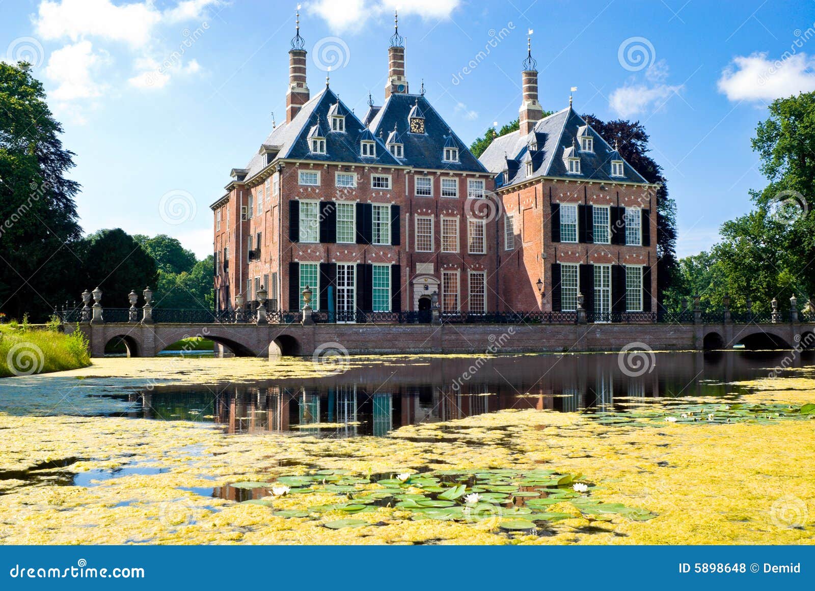 Castle Duivenvoorde stock photo. Image of historic, culture - 5898648